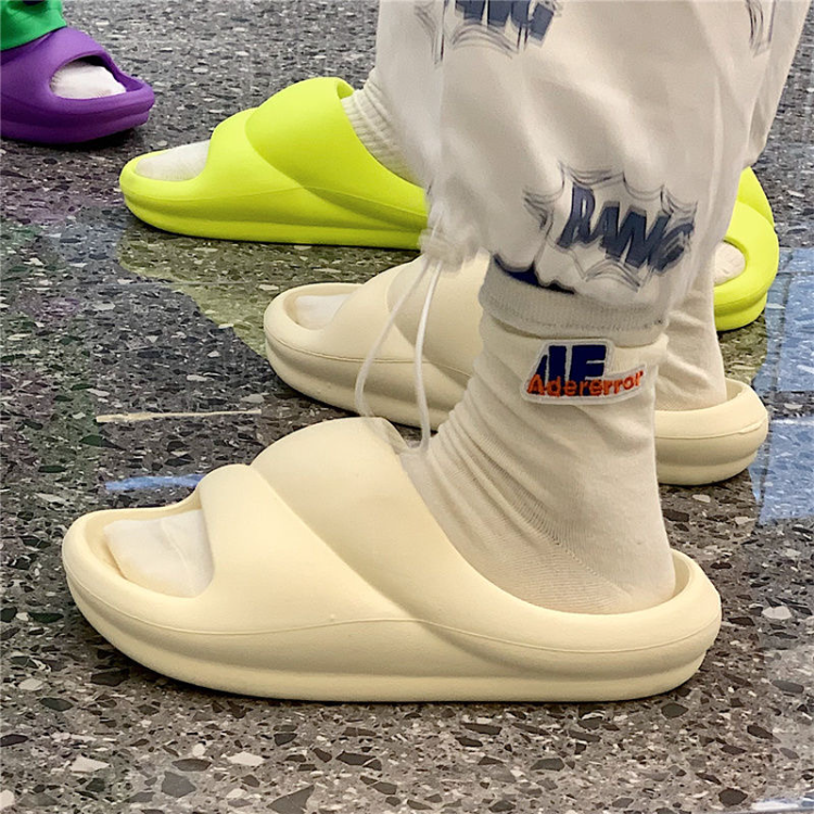 New Color Yeezi Foam Runner Women White Yezzi Slide 2022 Beach Water ...