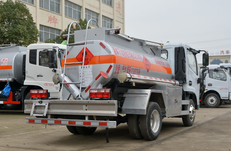 Truk Tangki Bahan Bakar Minyak Diesel 12000 Liter Truk Tanker Untuk ...