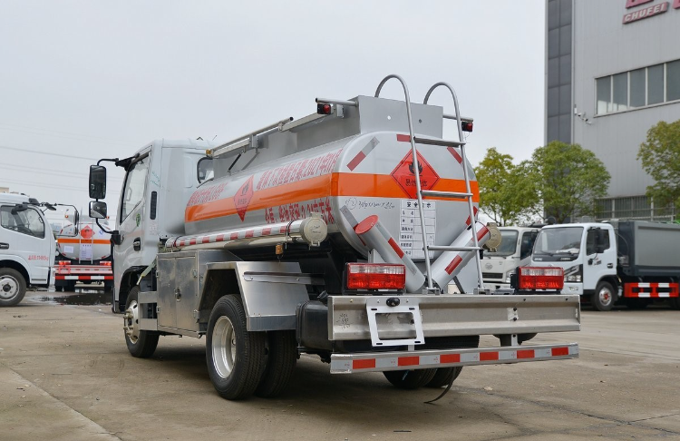 Truk Tangki Bahan Bakar Minyak Diesel 12000 Liter Truk Tanker Untuk ...