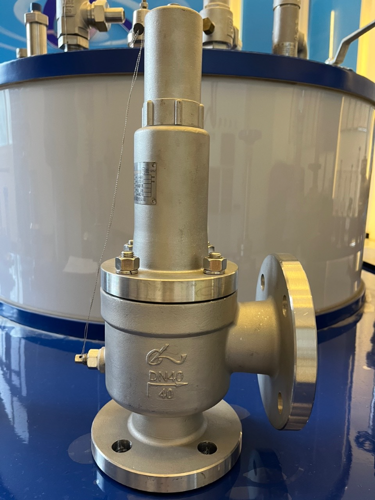 Bulk Buy China Wholesale Pressure Safety Valve Da42y-16/25/40p Flange Fully Open Safety Valve ...