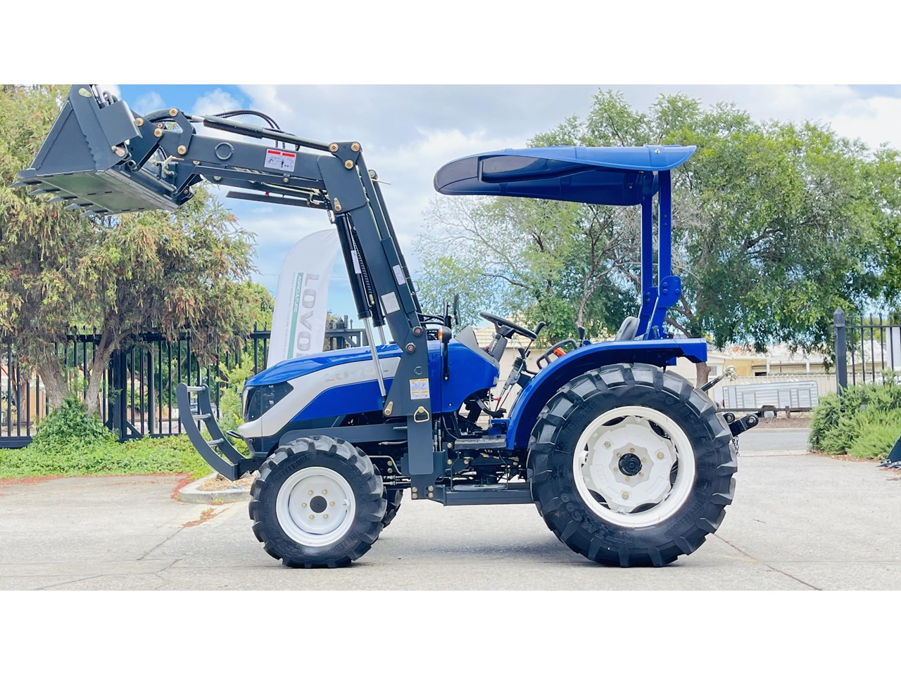 Buy Wholesale Canada Lovol 40hp 4wd A/c Cabin Tractor With '4-in-1 ...