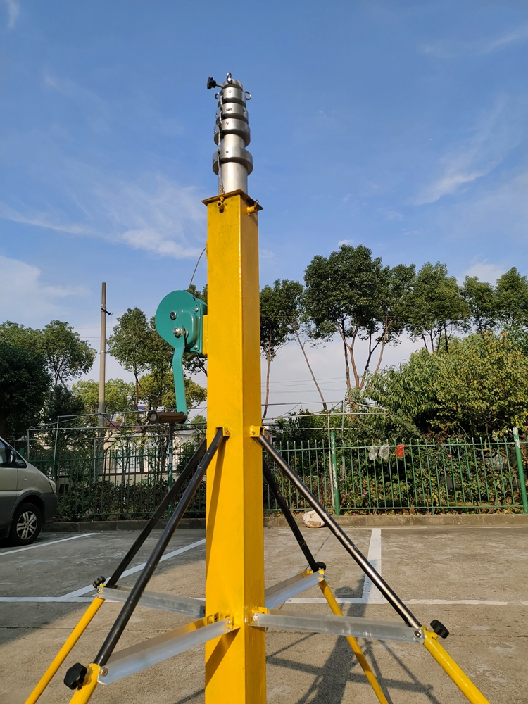 New Product Hot Selling Wind Load 100km/h Aluminum Manual Winch ...