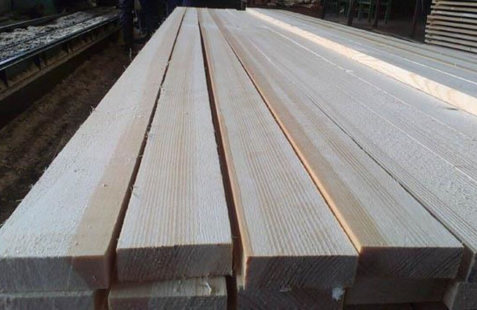 Buy Wholesale China High Quality White Spruce Sawn Timber / Pine Wood ...