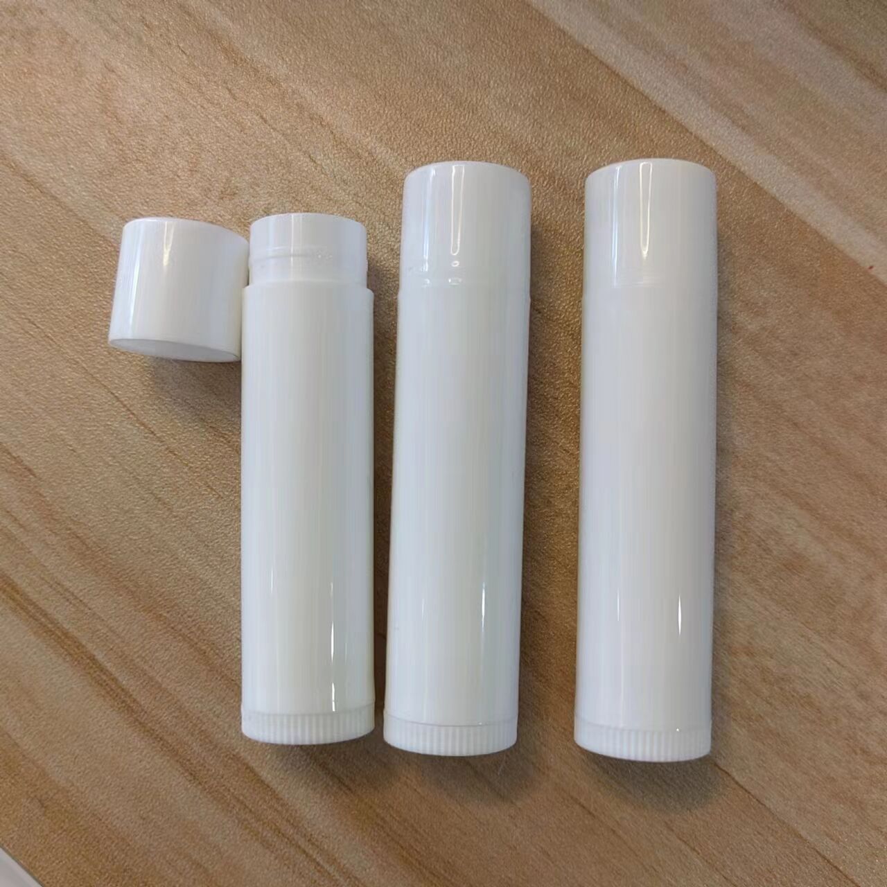 4.5g Plastic Lip Balm Tube For Customized Lip Gloss Bottle Packaging ...