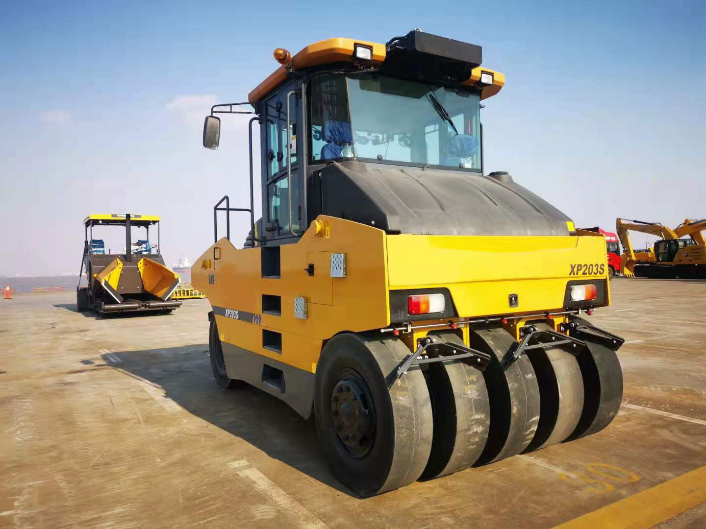 20 Ton Pneumatic Rubber Tire Road Roller Xp203s Pneumatic Roller For ...