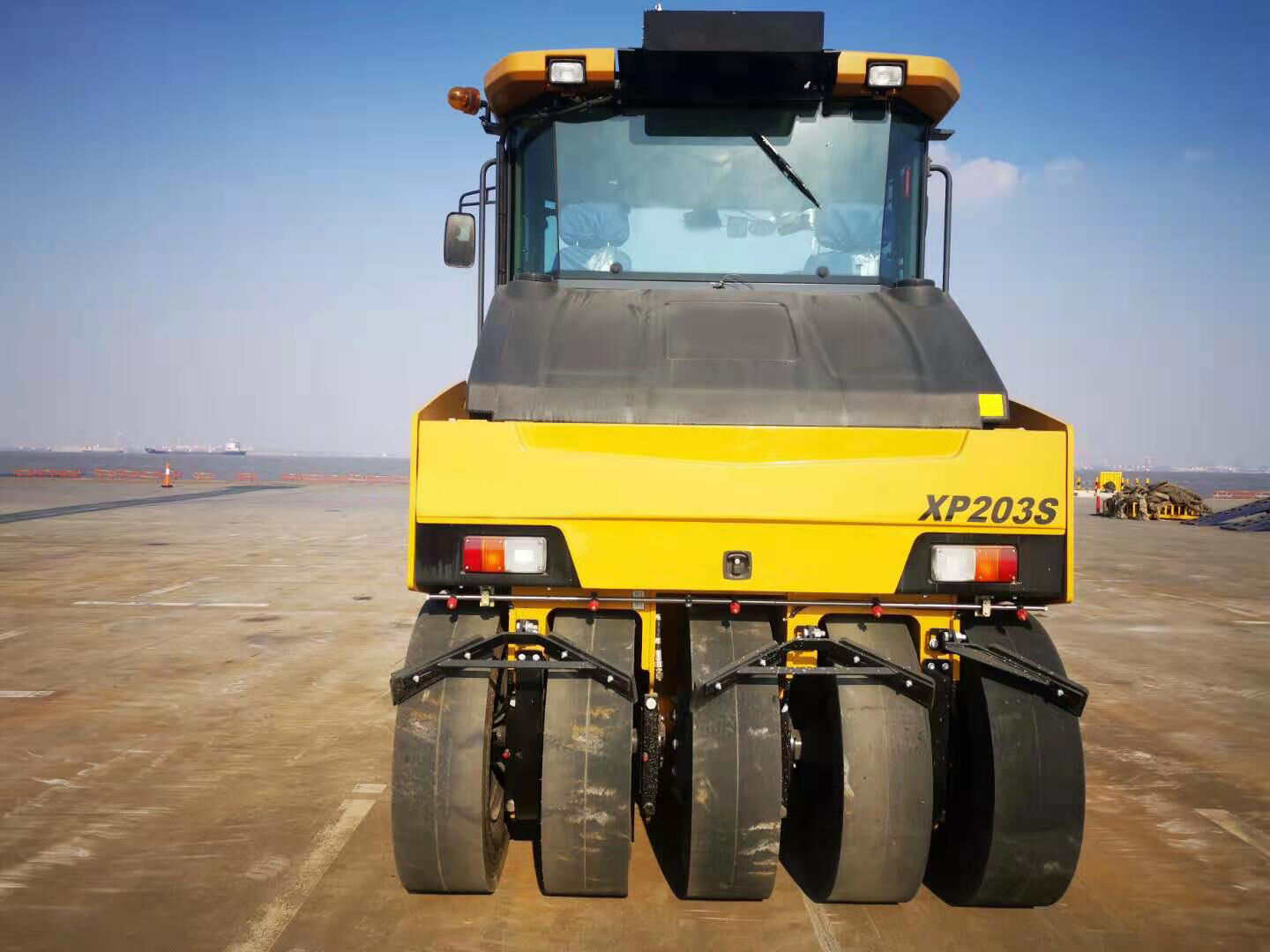 20 Ton Pneumatic Rubber Tire Road Roller Xp203s Pneumatic Roller For ...