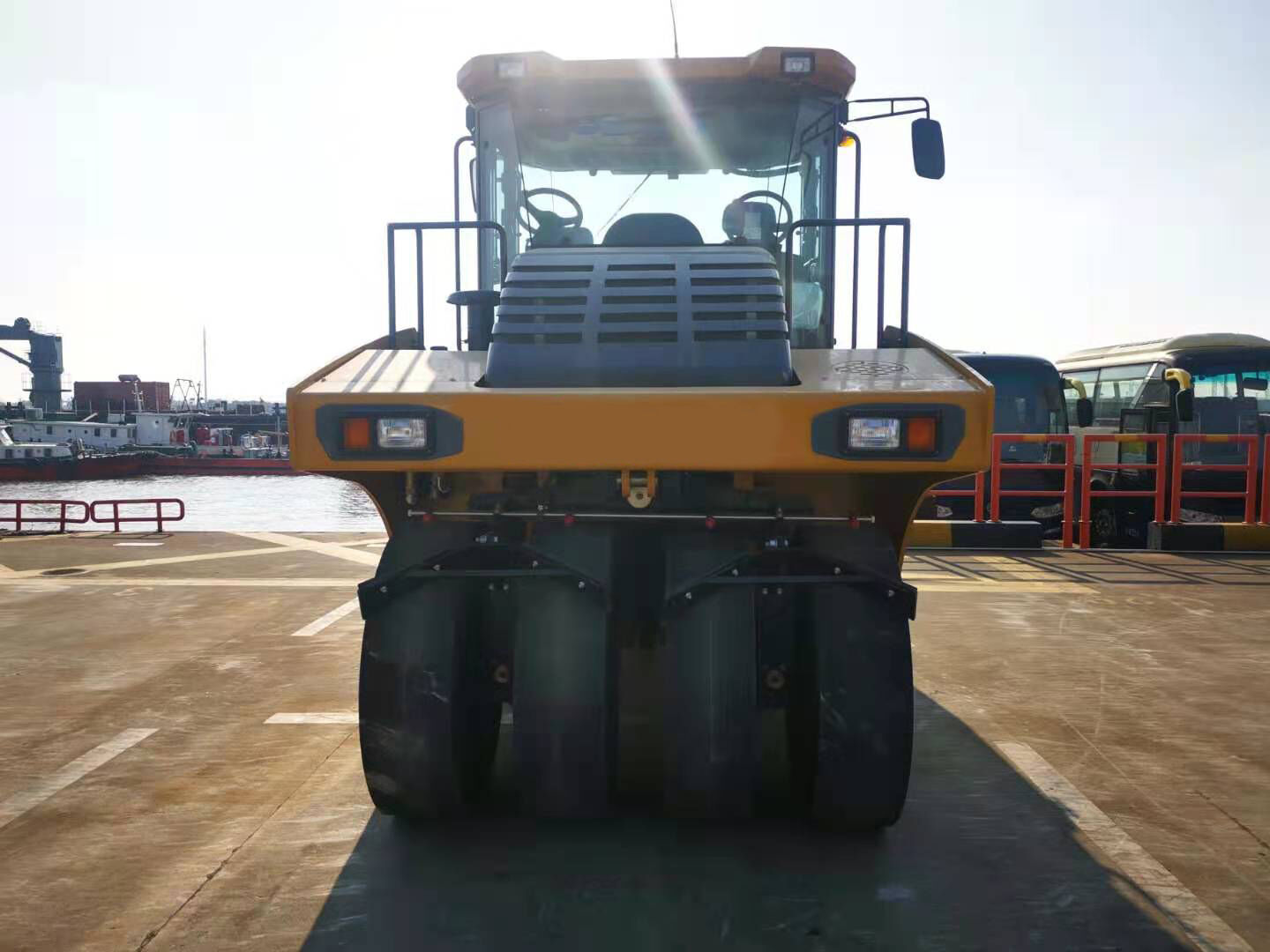 20 Ton Pneumatic Rubber Tire Road Roller Xp203s Pneumatic Roller For ...