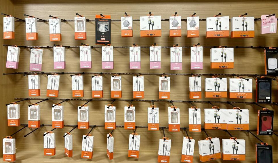 Buy Wholesale China Factory Price Uk White Color Phone Charger 35w Wall ...