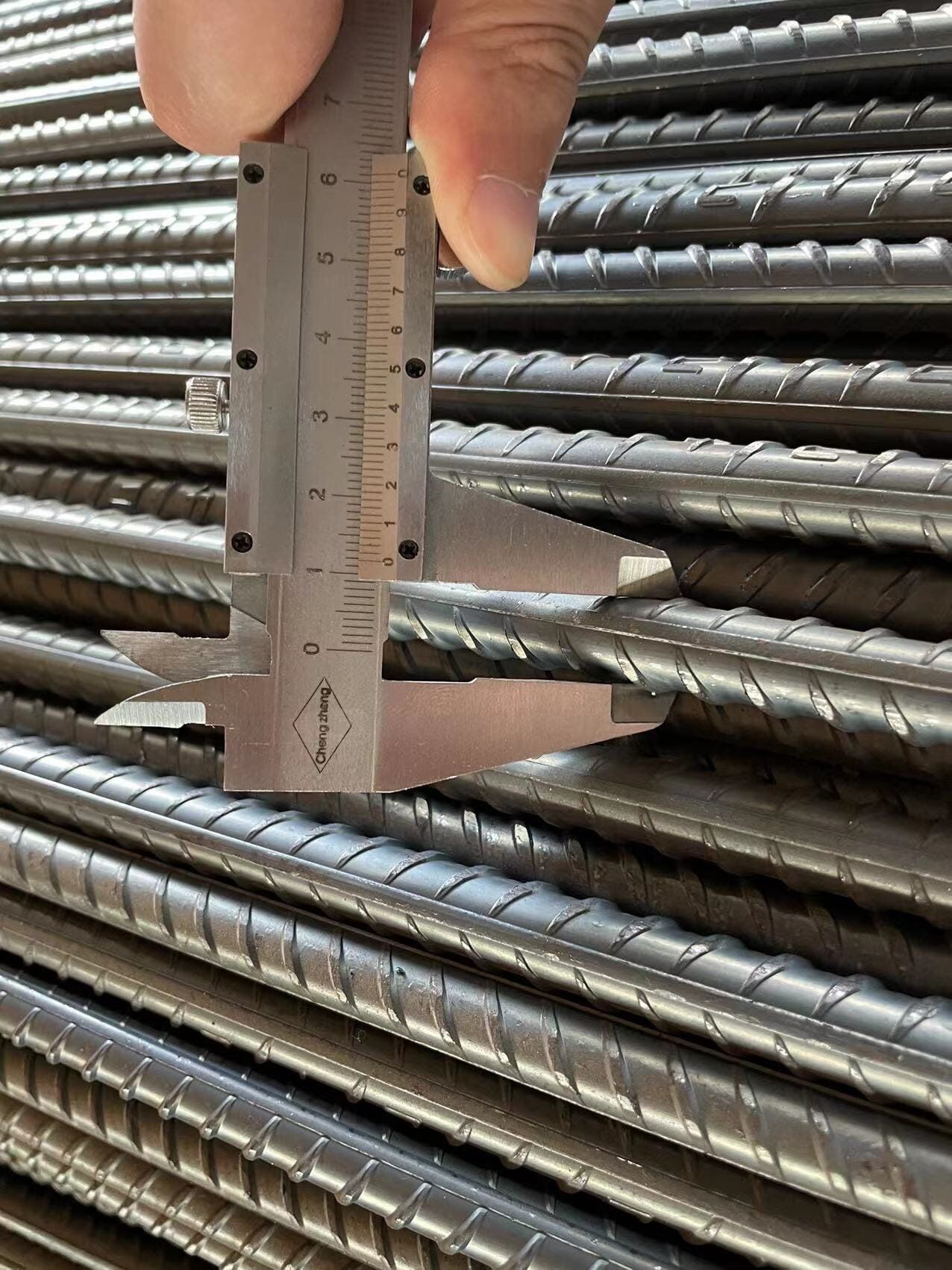 Achetez en gros Usine Chinoise Vente En Gros De Barres D'armature Déformées Hrb400 Hrb500 ...