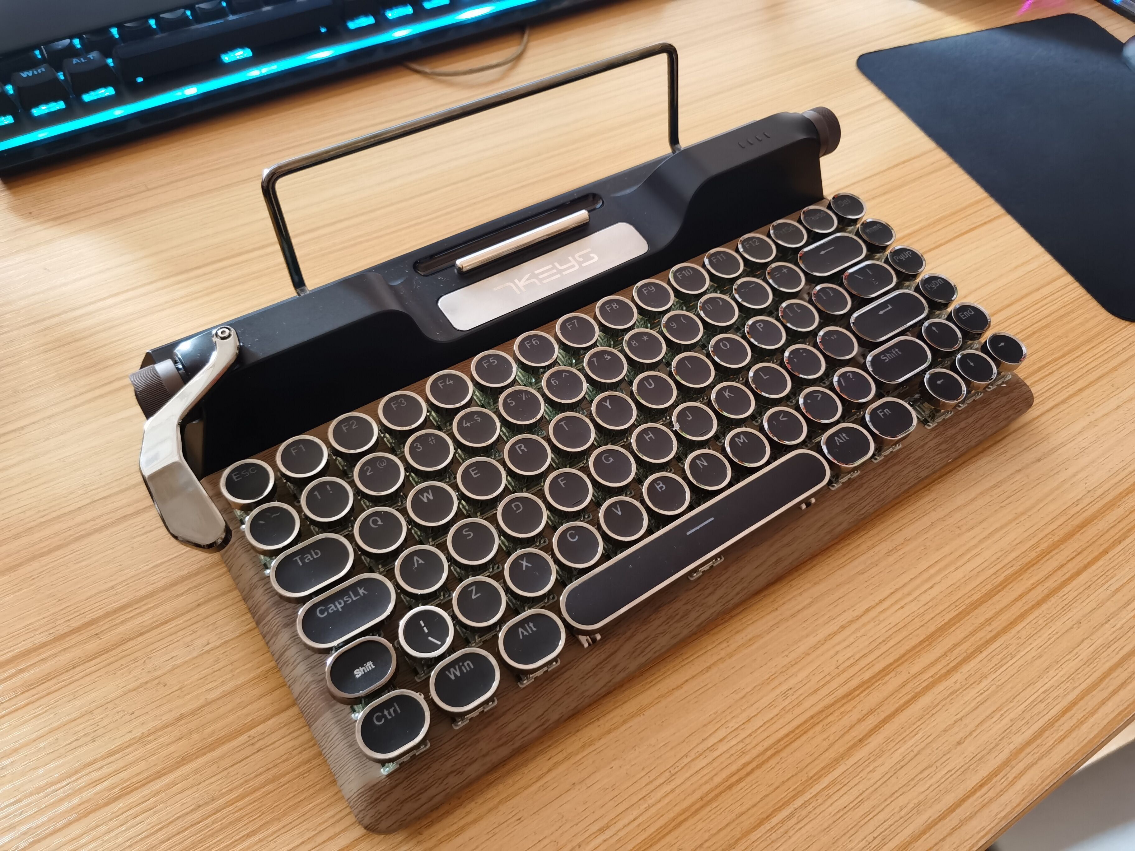 Buy Wholesale China Wired/wireless Compact Size Keyboard With Round ...