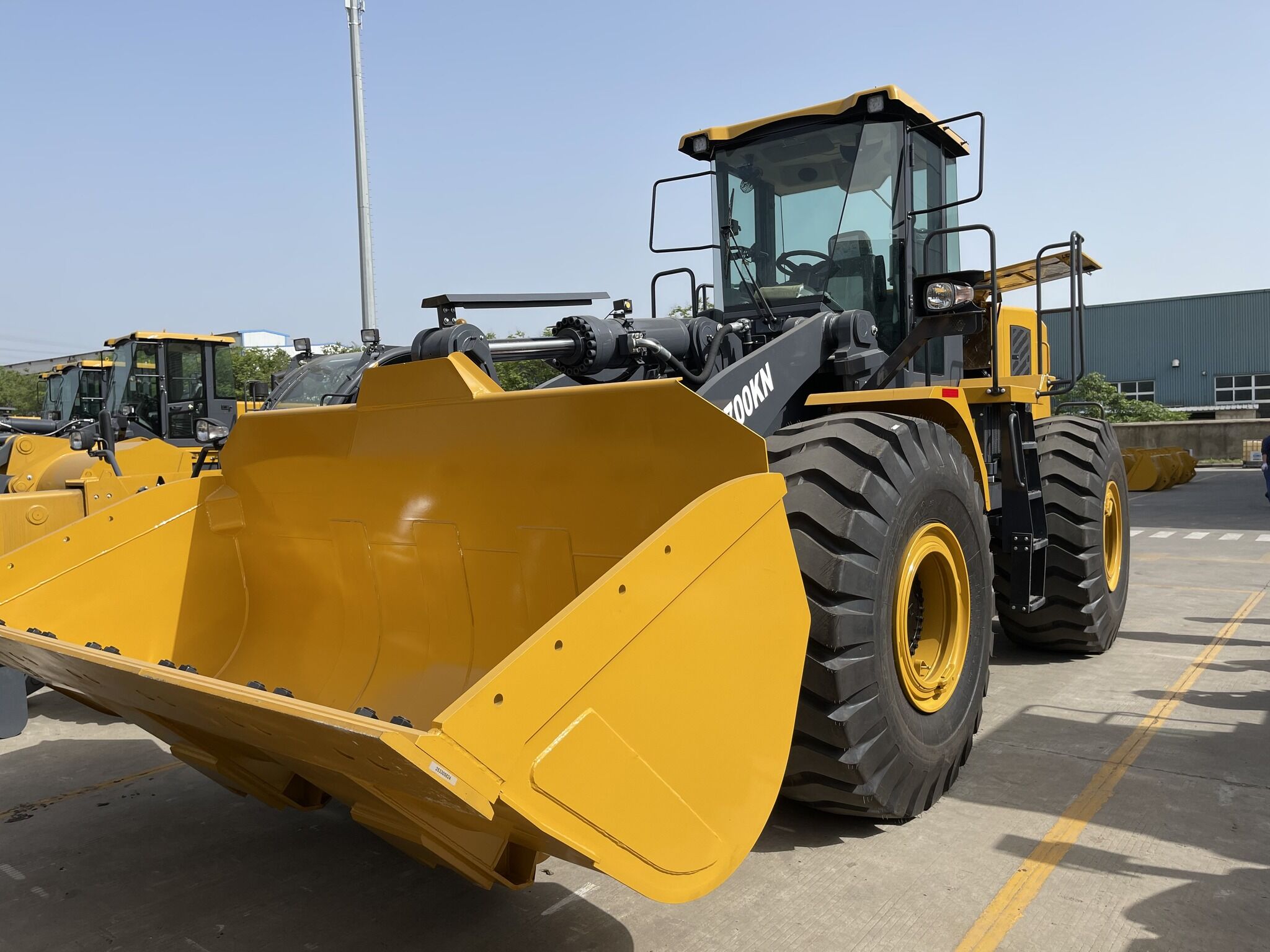 Buy Wholesale China High Quality 7ton Lw700kn Lw700hv Construction ...