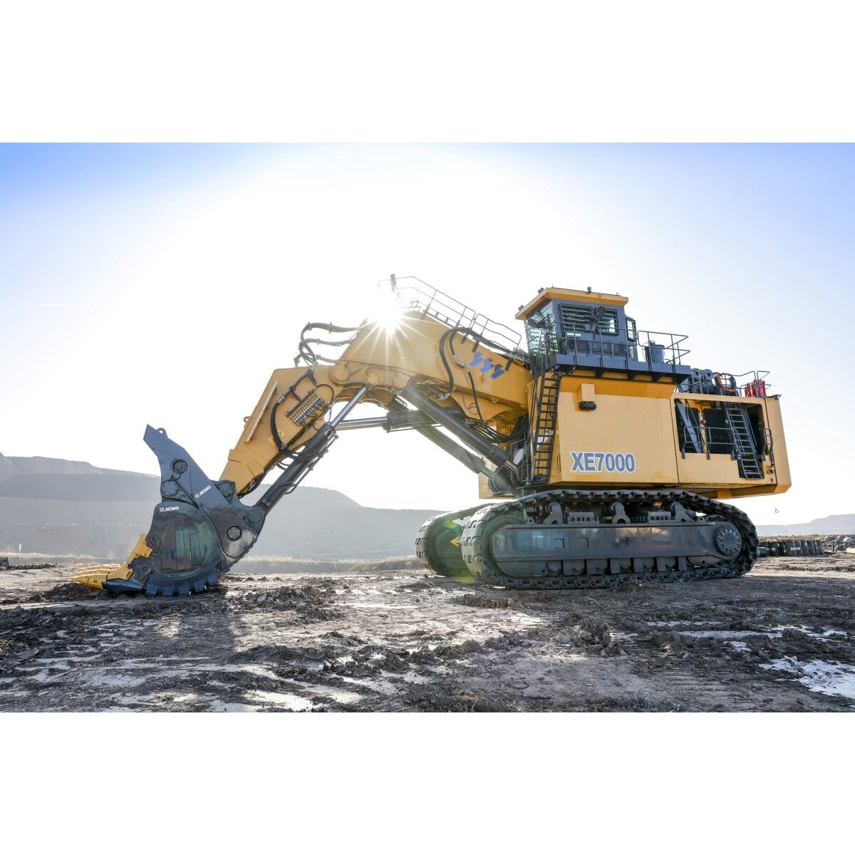 Largest Hydraulic Excavator Xe7000e Coal Gold Mining Construction 660 ...