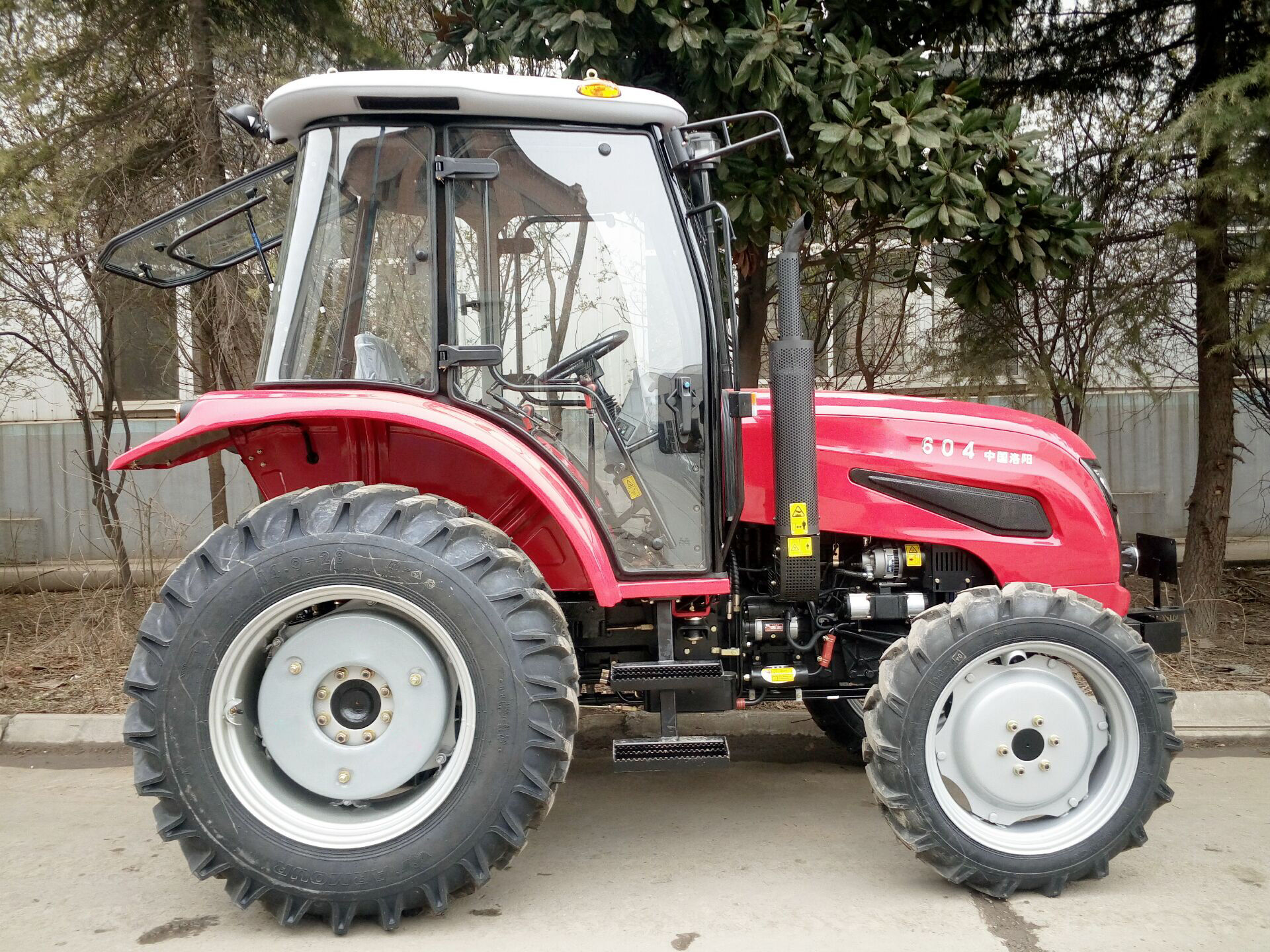 High Operating Efficiency Lutong Agricultural Tractor 130hp 4wd Fram ...