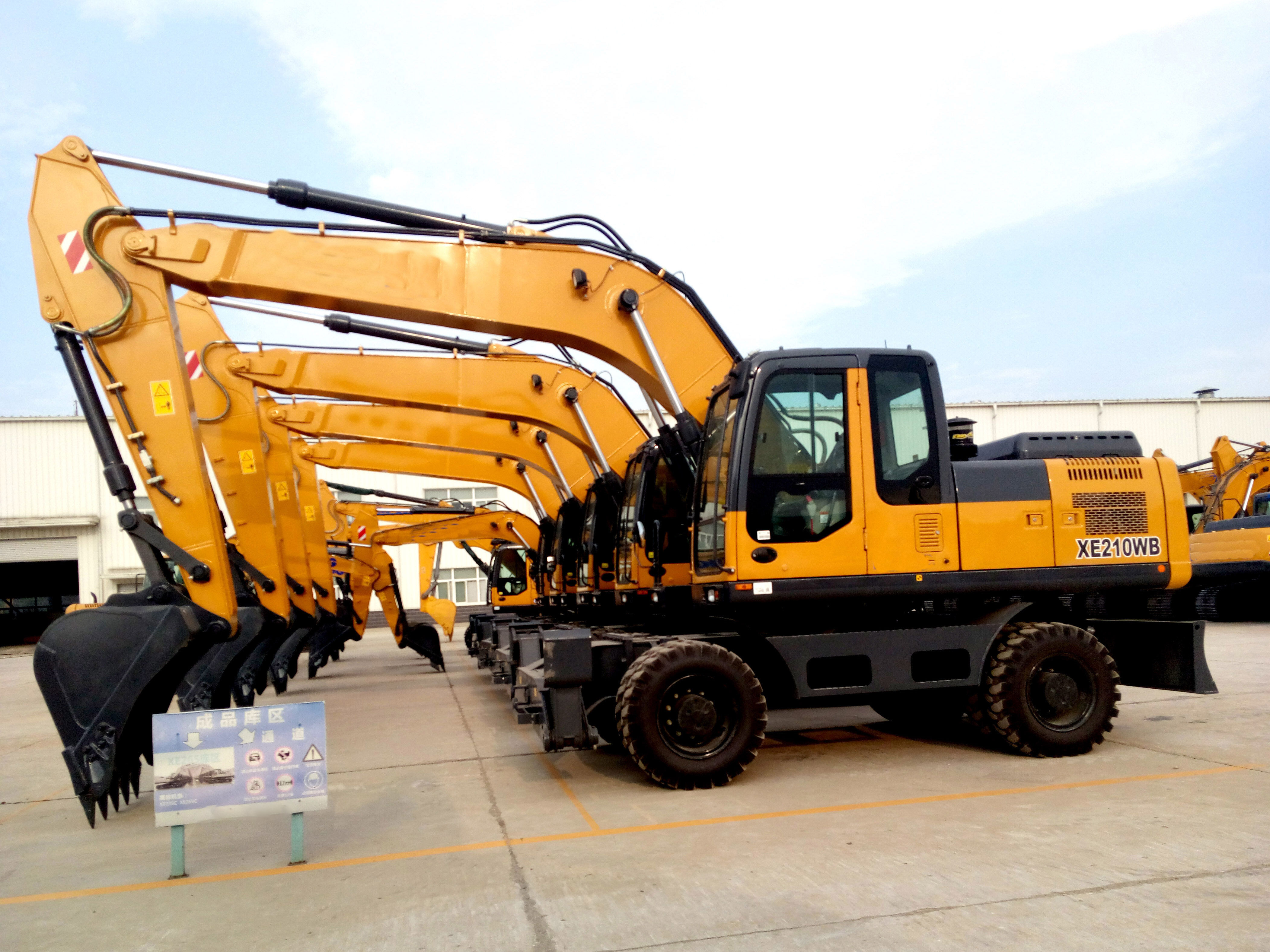 21 Tons Crawler Excavator Xe210wd With 0.86 Cbm Bucket Capacity And Epa ...