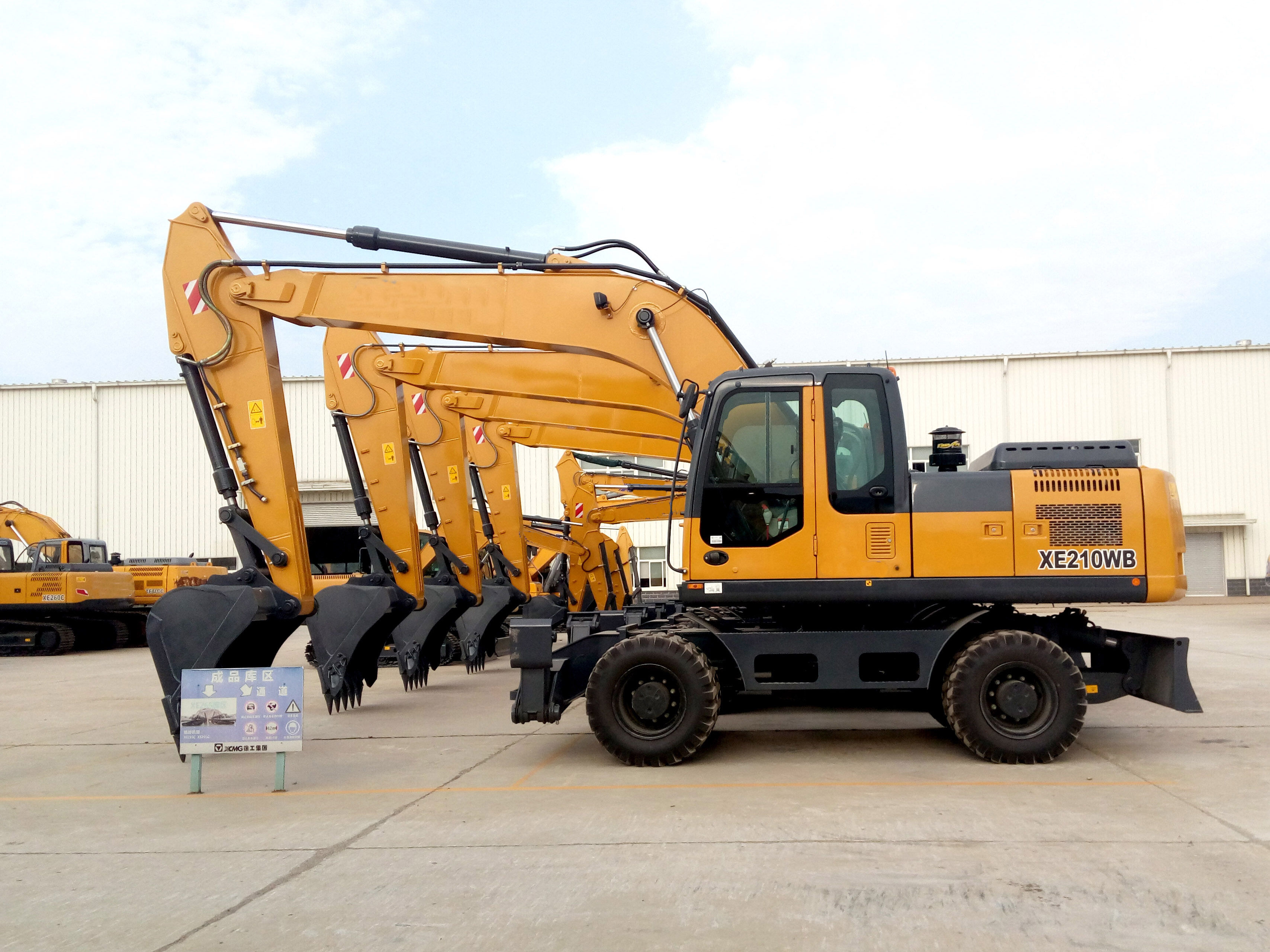 21 Tons Crawler Excavator Xe210wd With 0.86 Cbm Bucket Capacity And Epa ...
