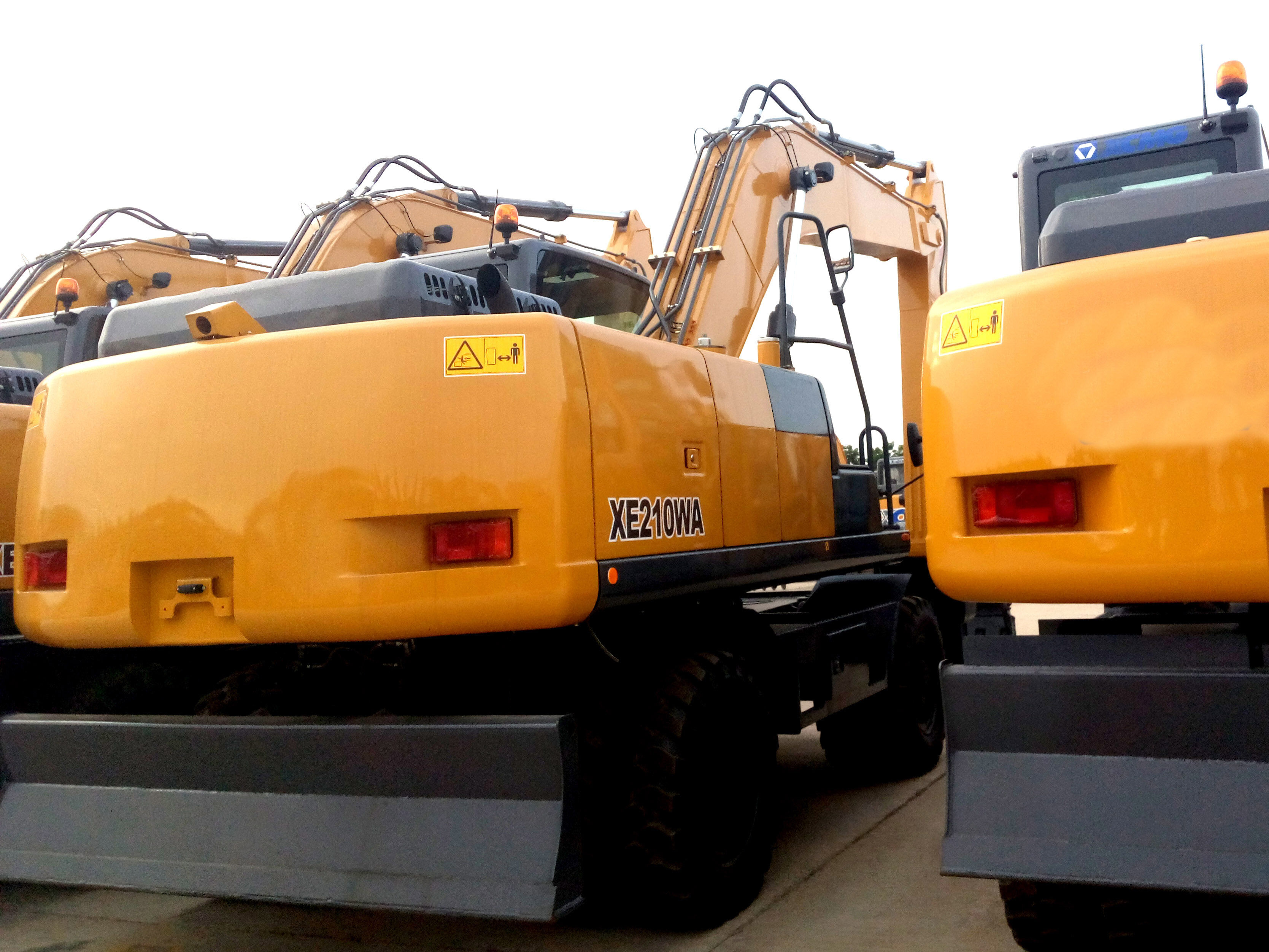 21 Tons Crawler Excavator Xe210wd With 0.86 Cbm Bucket Capacity And Epa ...