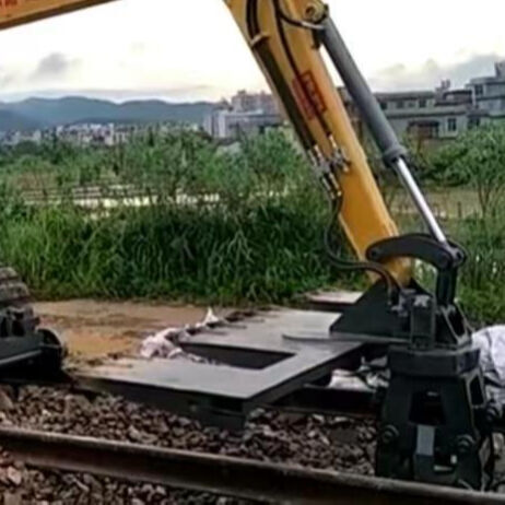 Strong Powerful Machine Railroad Tie Changer Excavator Sleeper Changer ...