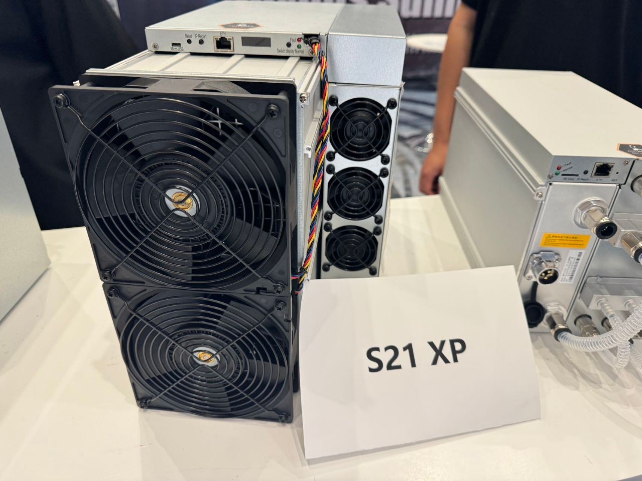 New Release Immersion Bitcoin Miner Antminer S21 Xp Imm 300th/s 4050w ...