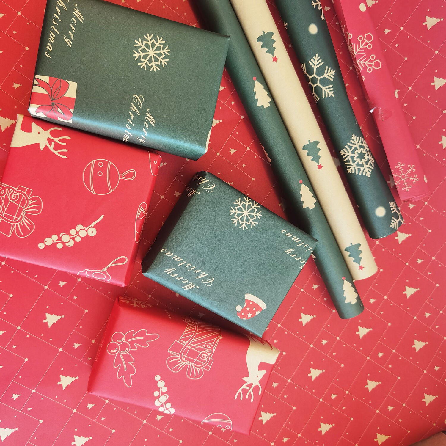 Simple And Retro Christmas Tree Balloon Lights Gingerbread Man Pattern ...