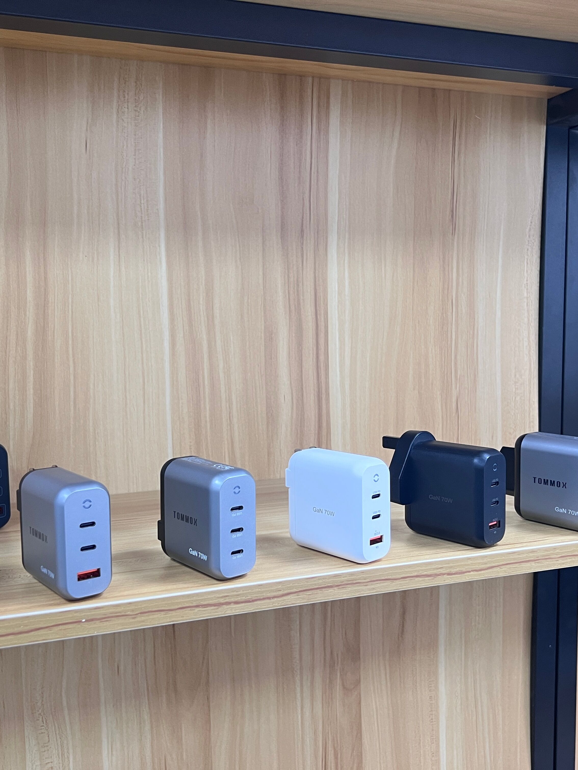 Buy China Wholesale Wholesale 70w Gan Charger With 2 Type C Pd 3.0 ...