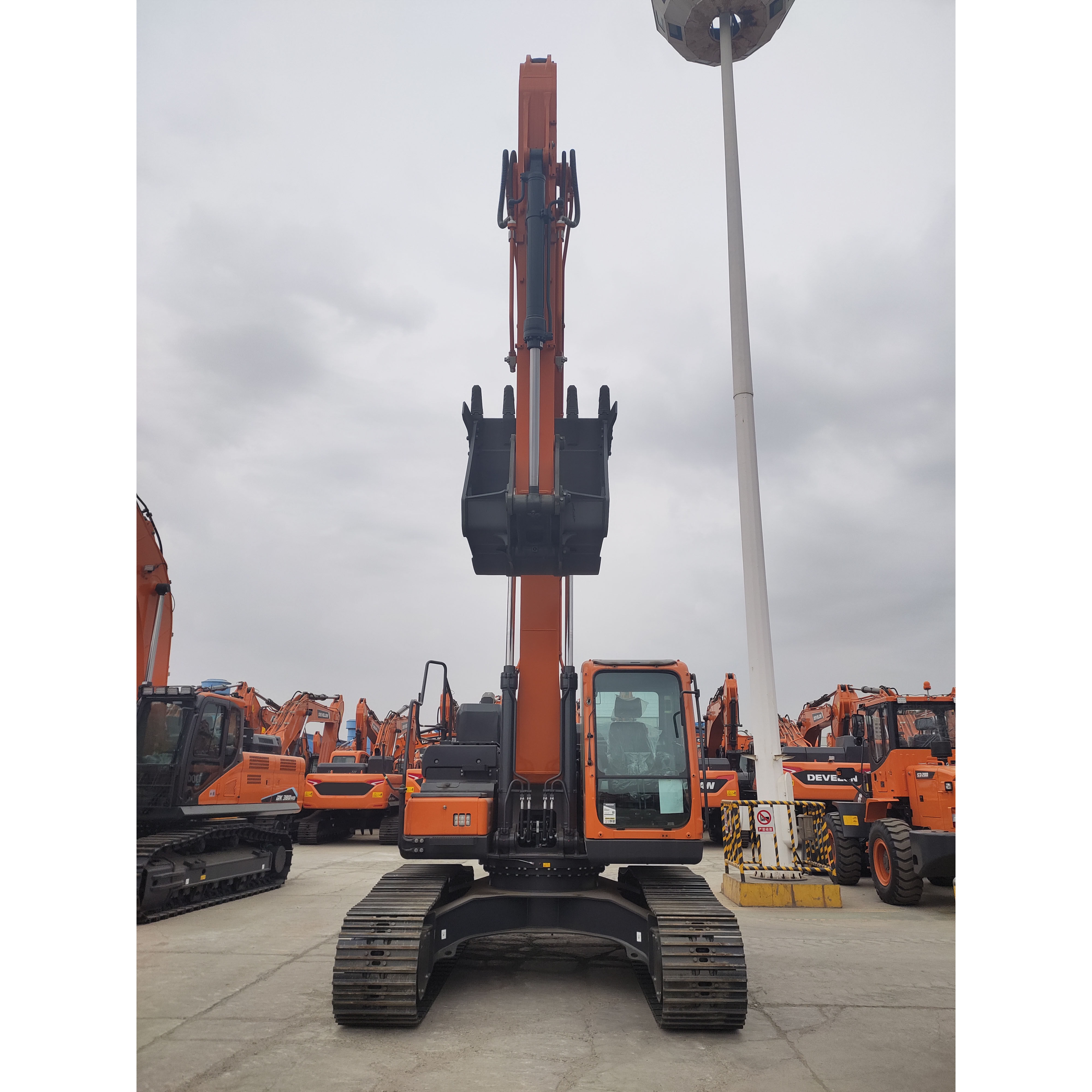 Buy China Wholesale Brand New Develon Dx225 Hydraulic Mid Crawler ...