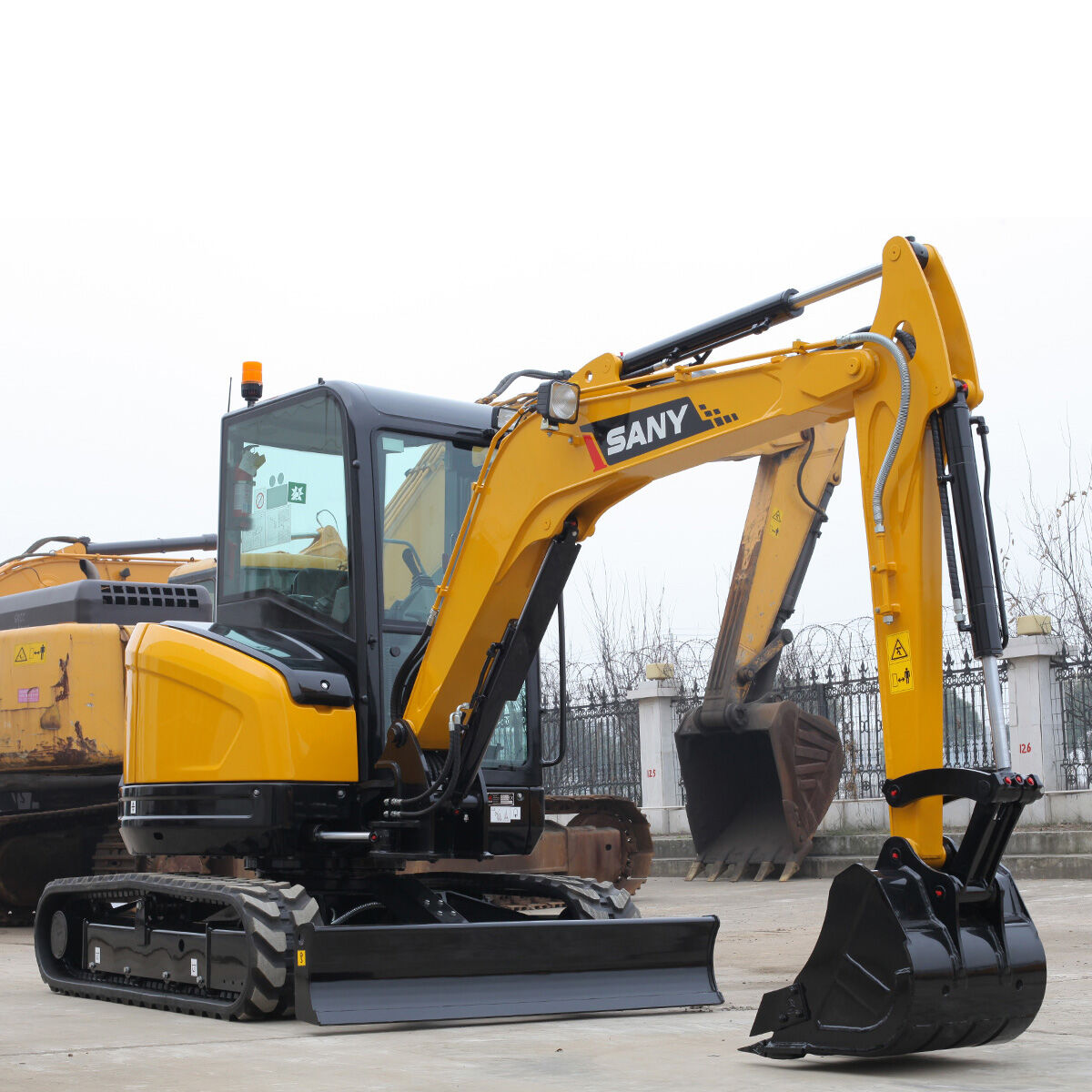 New Sa-ny Ce 4ton Sy35u Digger Hydraulic Crawler Excavator With 0.12cbm ...