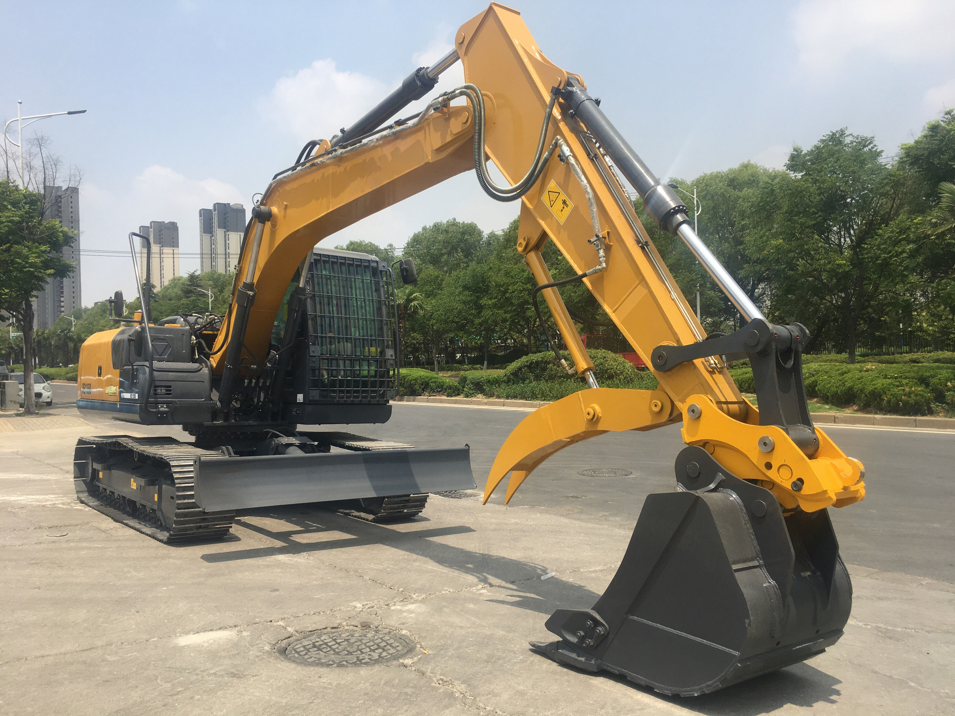 13.5 Ton Digger Xe135d Crawler Excavator Price In Guam - Buy China ...