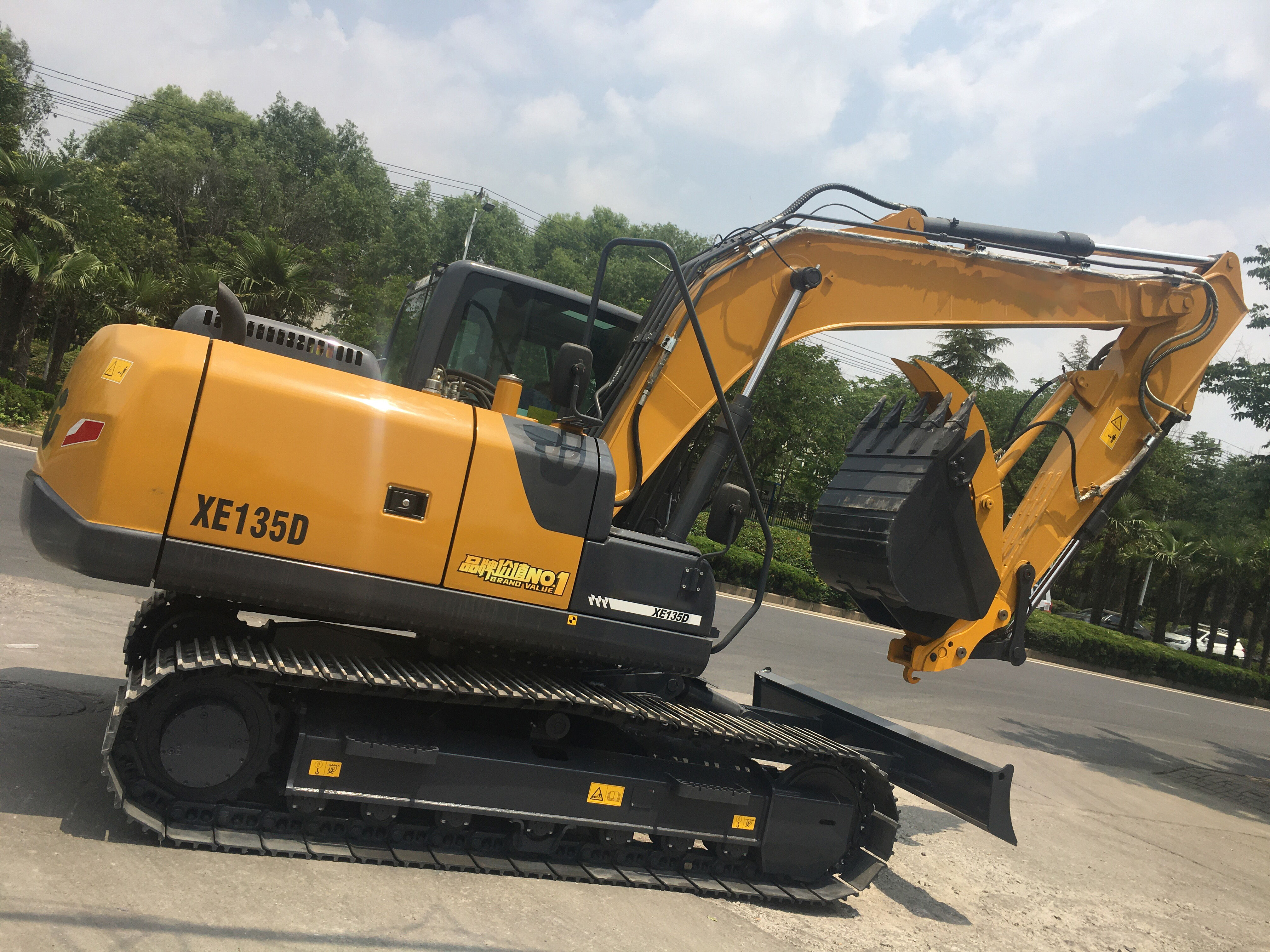 13.5 Ton Digger Xe135d Crawler Excavator Price In Guam - Buy China ...