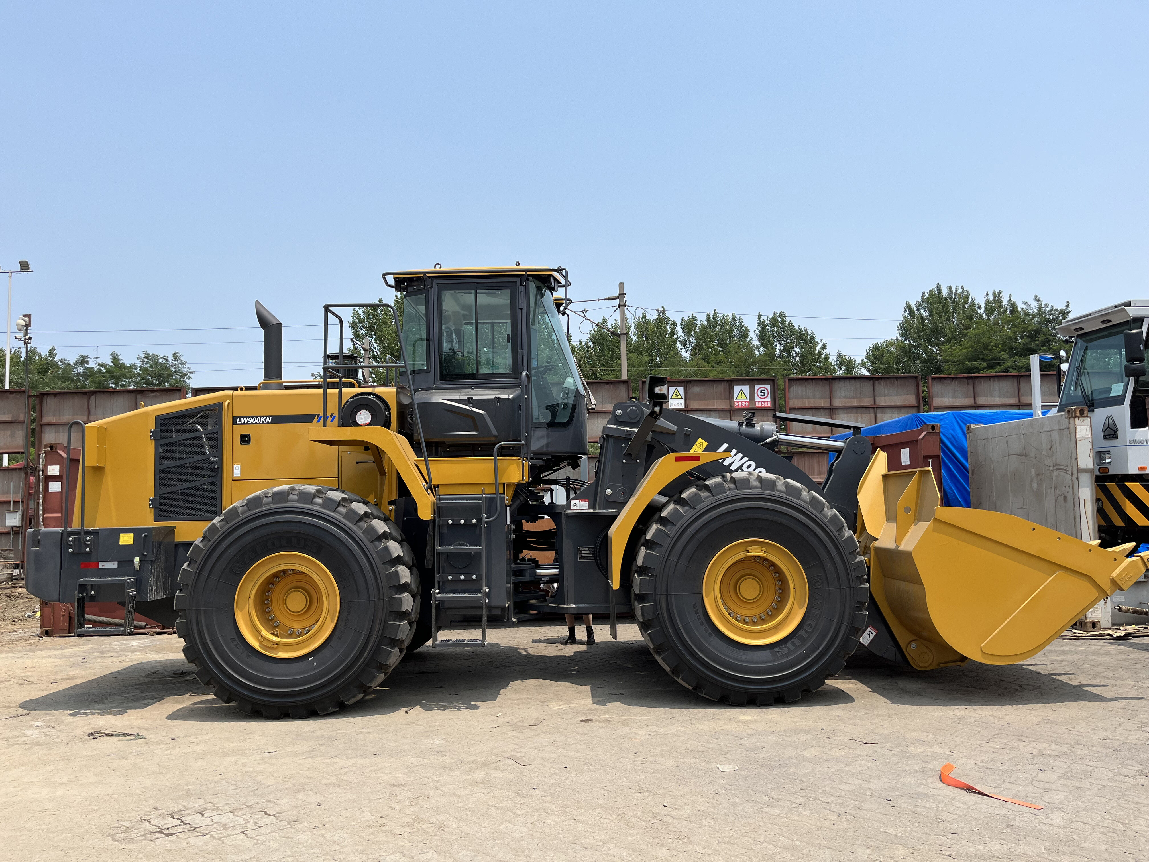 Equipped With 5.5 Cbm Bucket Lw900kn Wheel Loader Price - Expore China ...