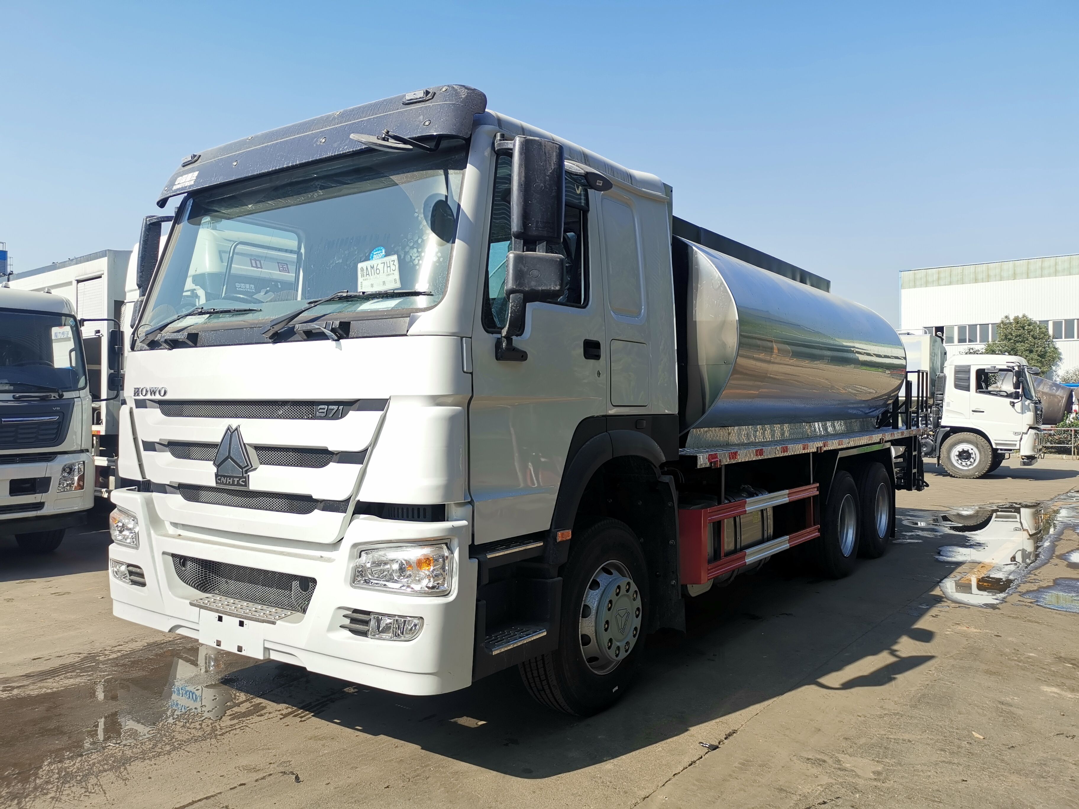 Howo 340hp 6x4 20cbm Asphalt Distributor Truck Price In Chile, Asphalt ...