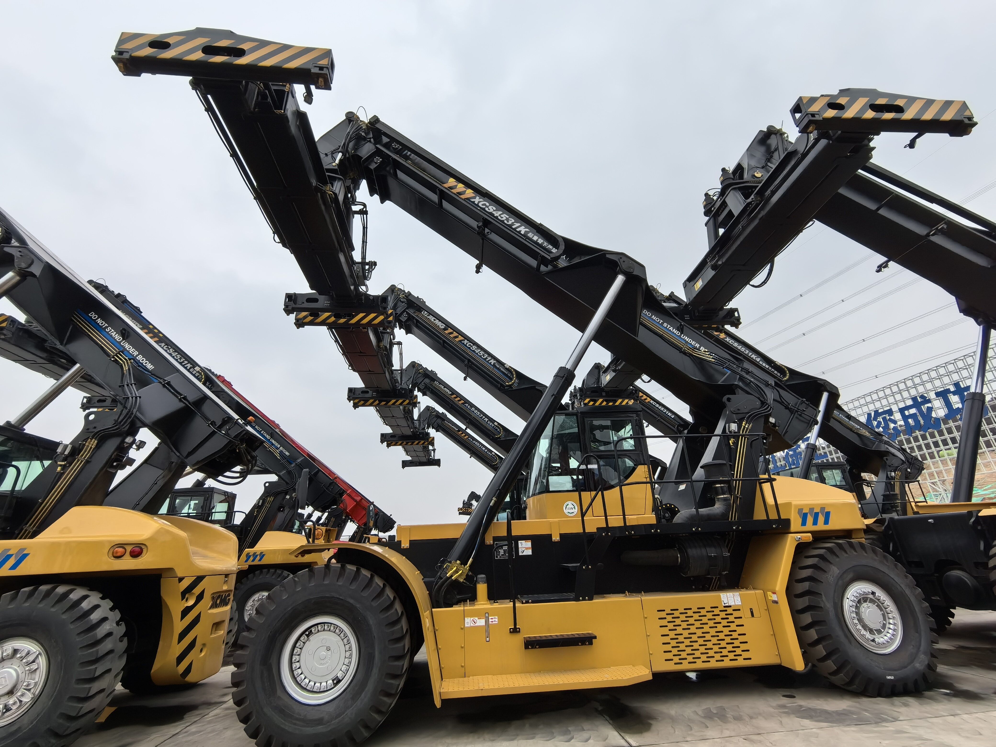 Factory Price New 45 Ton Container Forklift Reach Stacker Xcs4531k ...