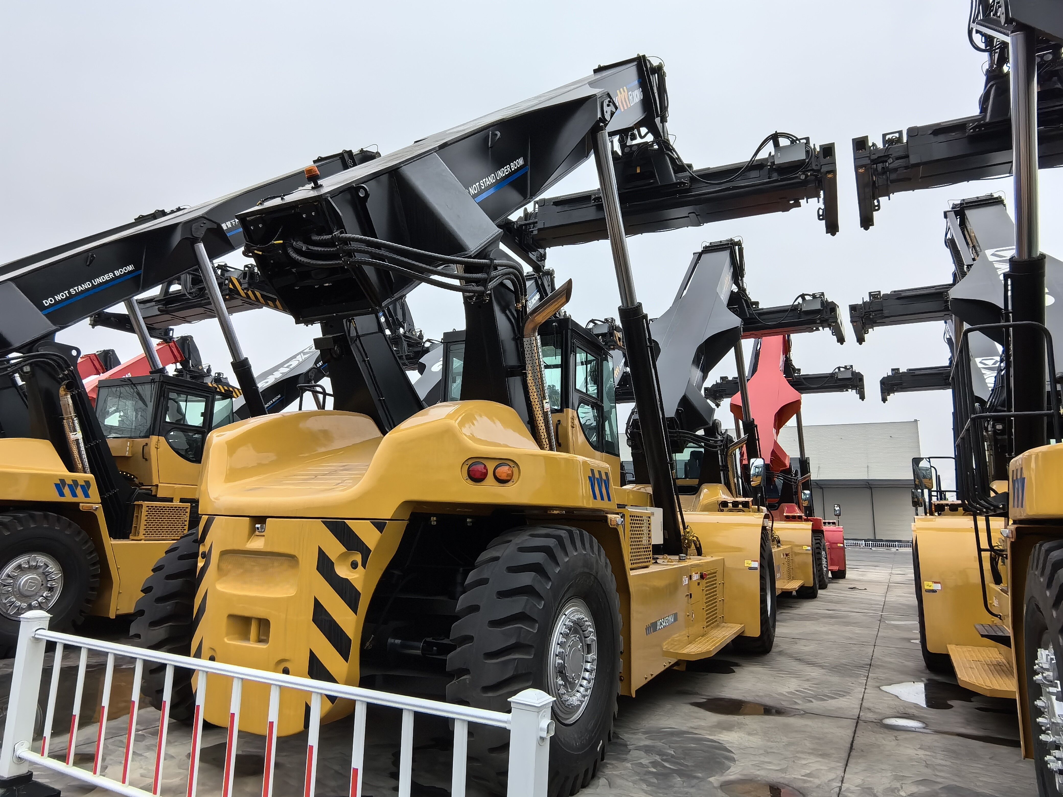 Factory Price New 45 Ton Container Forklift Reach Stacker Xcs4531k ...