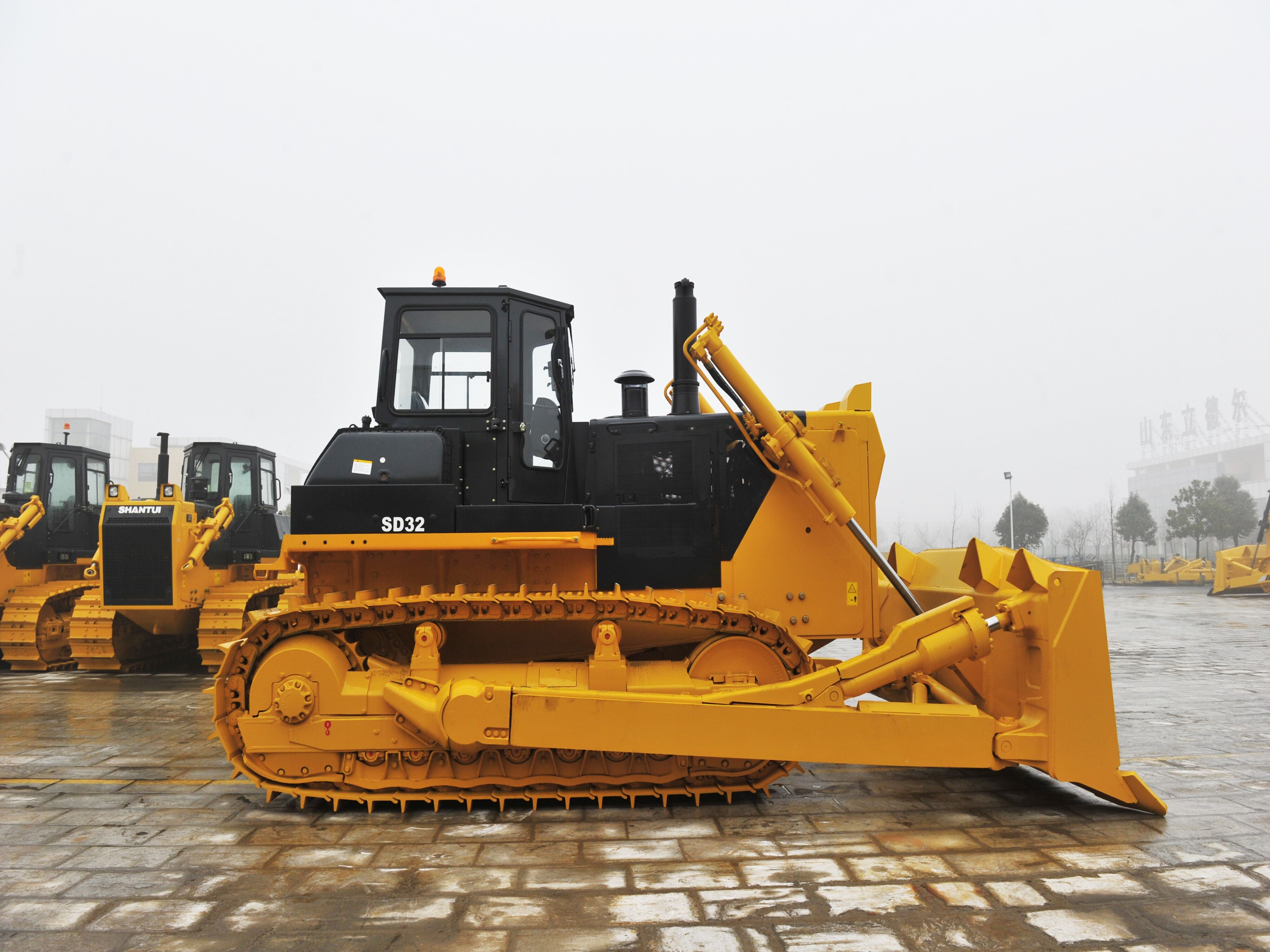 Chinese Hydraulic Bulldozer 320 Hp Crawler Bulldozer Sd32 Dozer ...