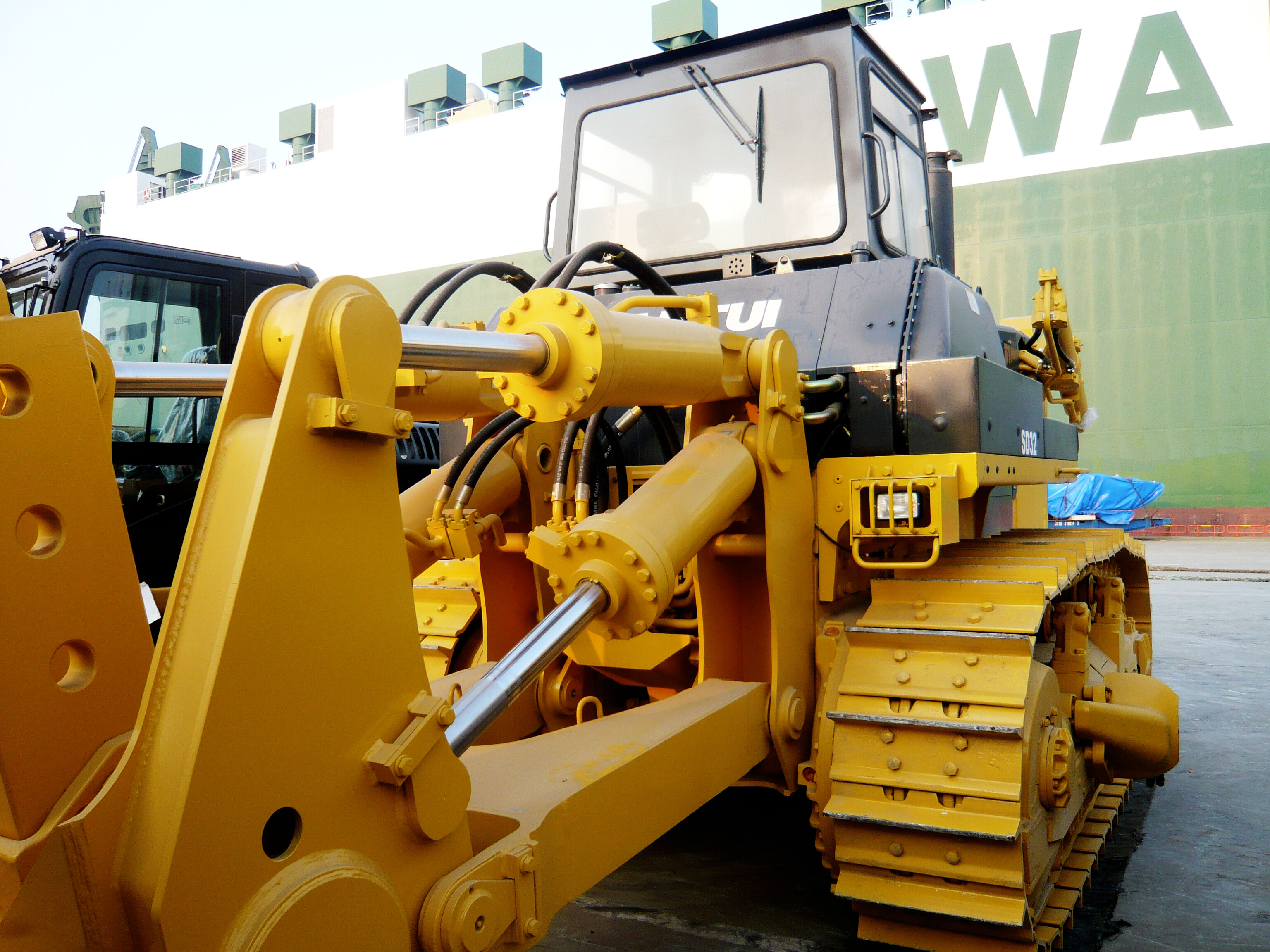Chinese Hydraulic Bulldozer 320 Hp Crawler Bulldozer Sd32 Dozer ...