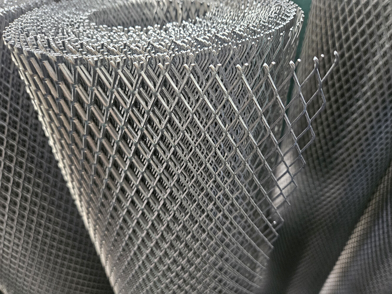 Galvanized/pvc Coated Small Hole Expanded Metal Mesh With Competitive ...