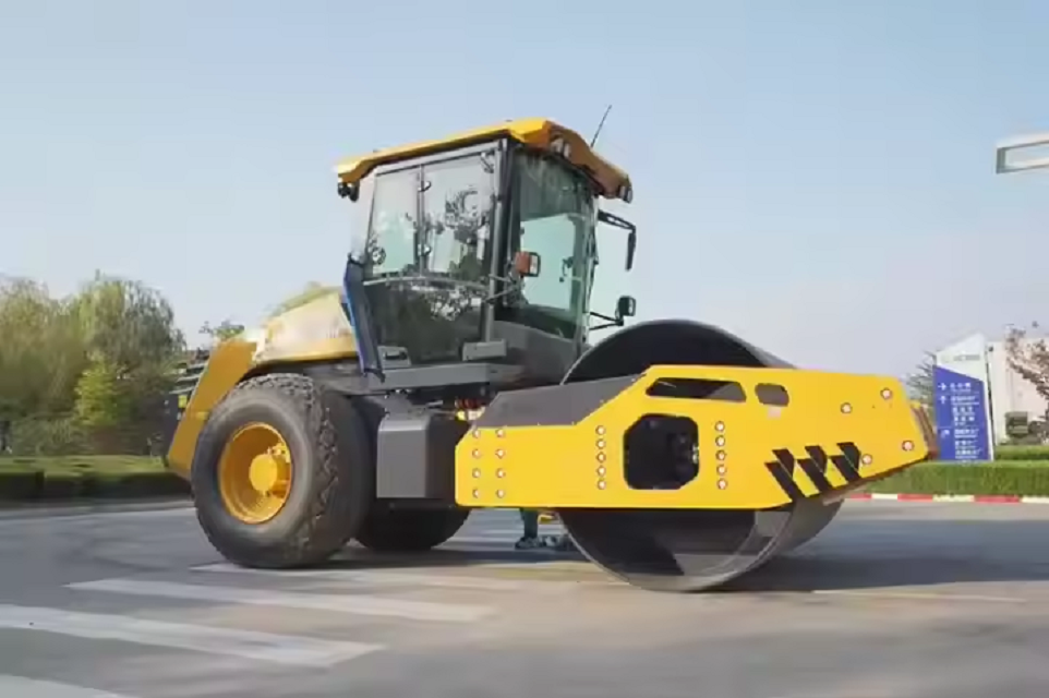 115kw Vibratory Road Roller Xs115 Road Roller Durable Performance ...