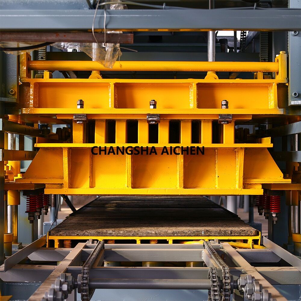 Supplier Concrete Brick Making Machine Price Qt4-24 Brick Machine With ...
