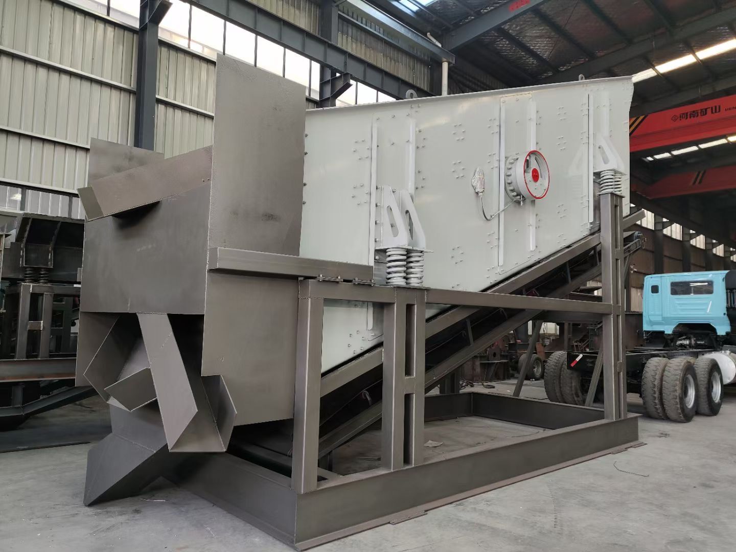 Semi Mobile Stone Crusher Skid Mounted Stone Crusher-skid Rock Crusher ...
