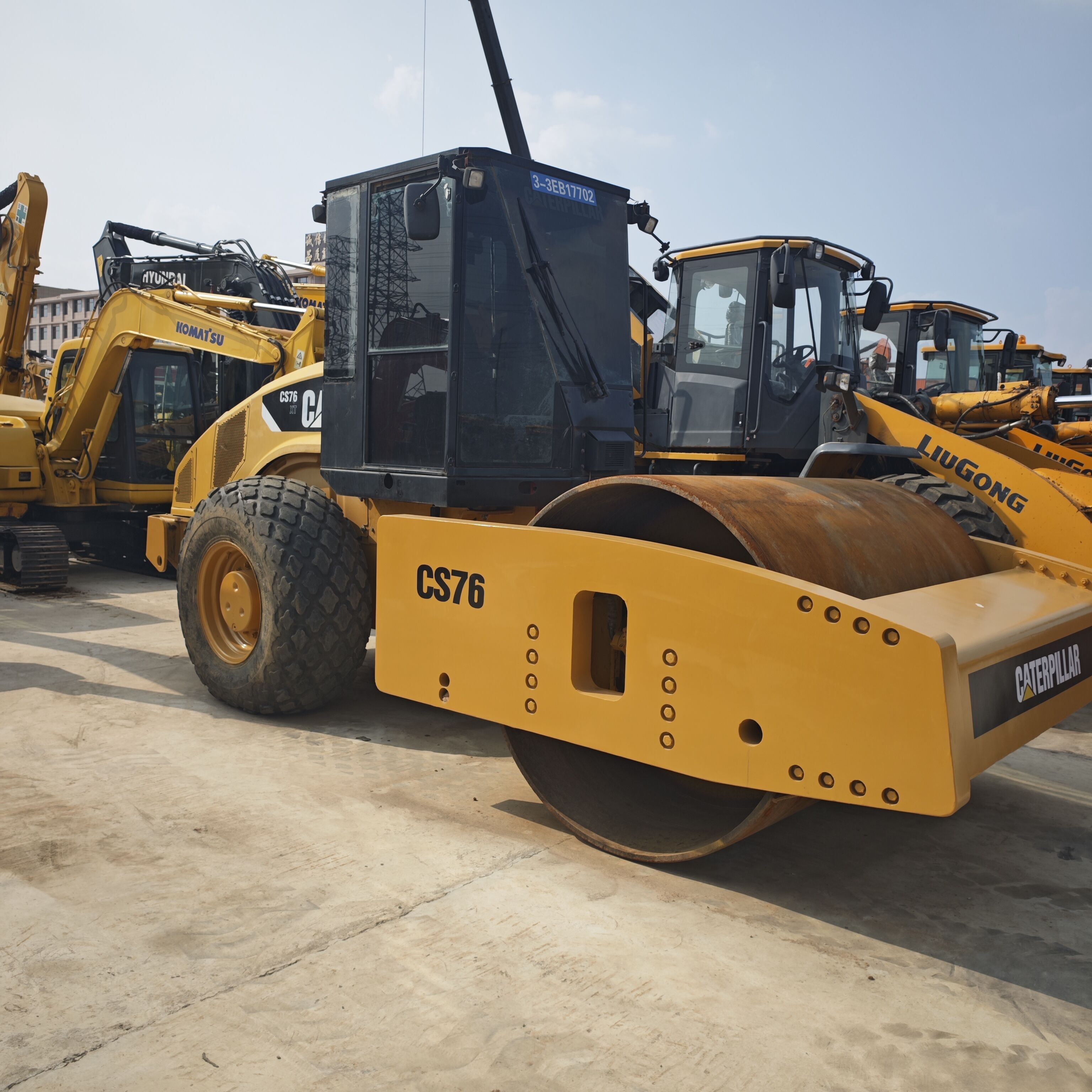 Used Road Roller Caterpillar Cs76 Vibratory Compactor Original Cat Road ...