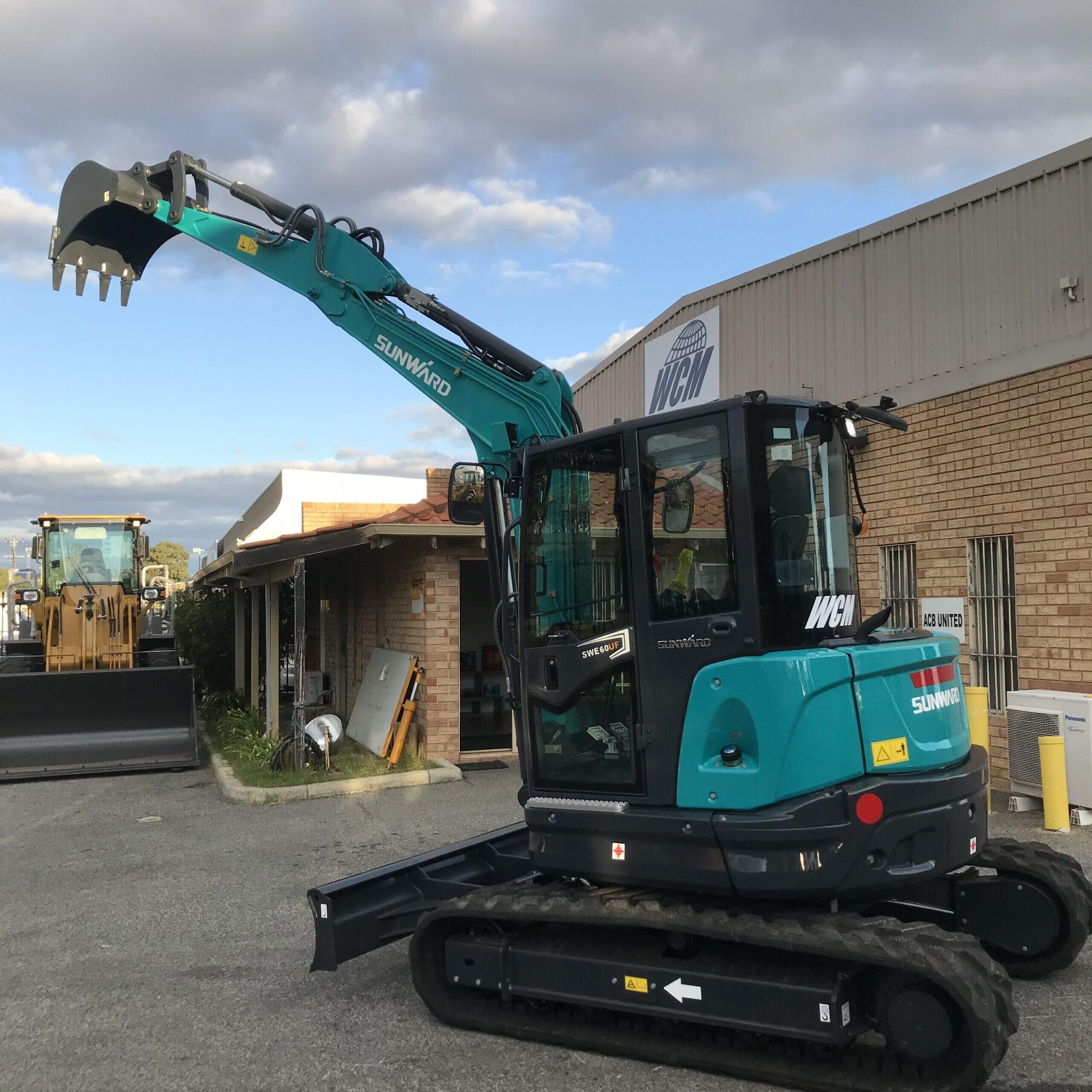 China Famous Brand 6 Ton Small Crawler Excavator Swe60uf With Ce Epa ...