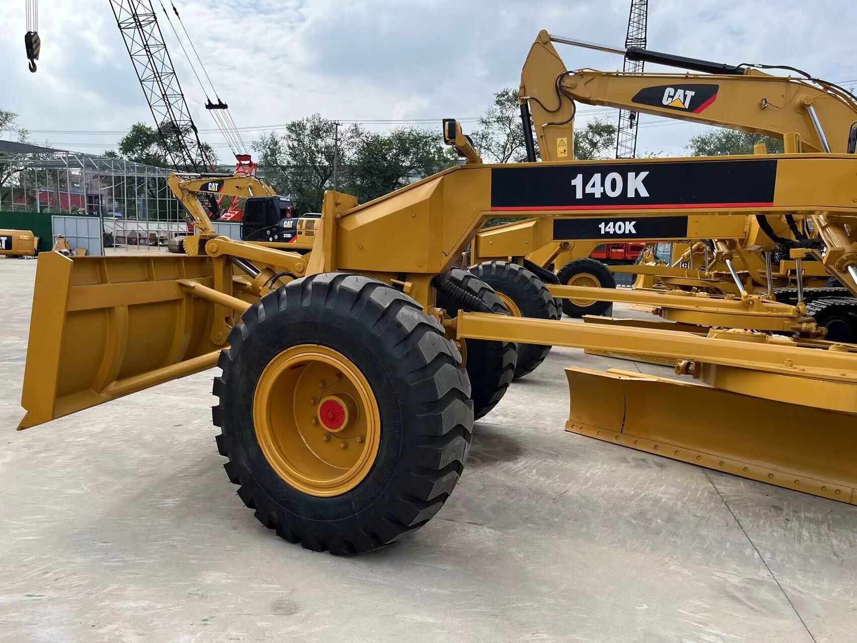 High-end Automatic Multifunctional Grader Cat140k / Second-handed ...