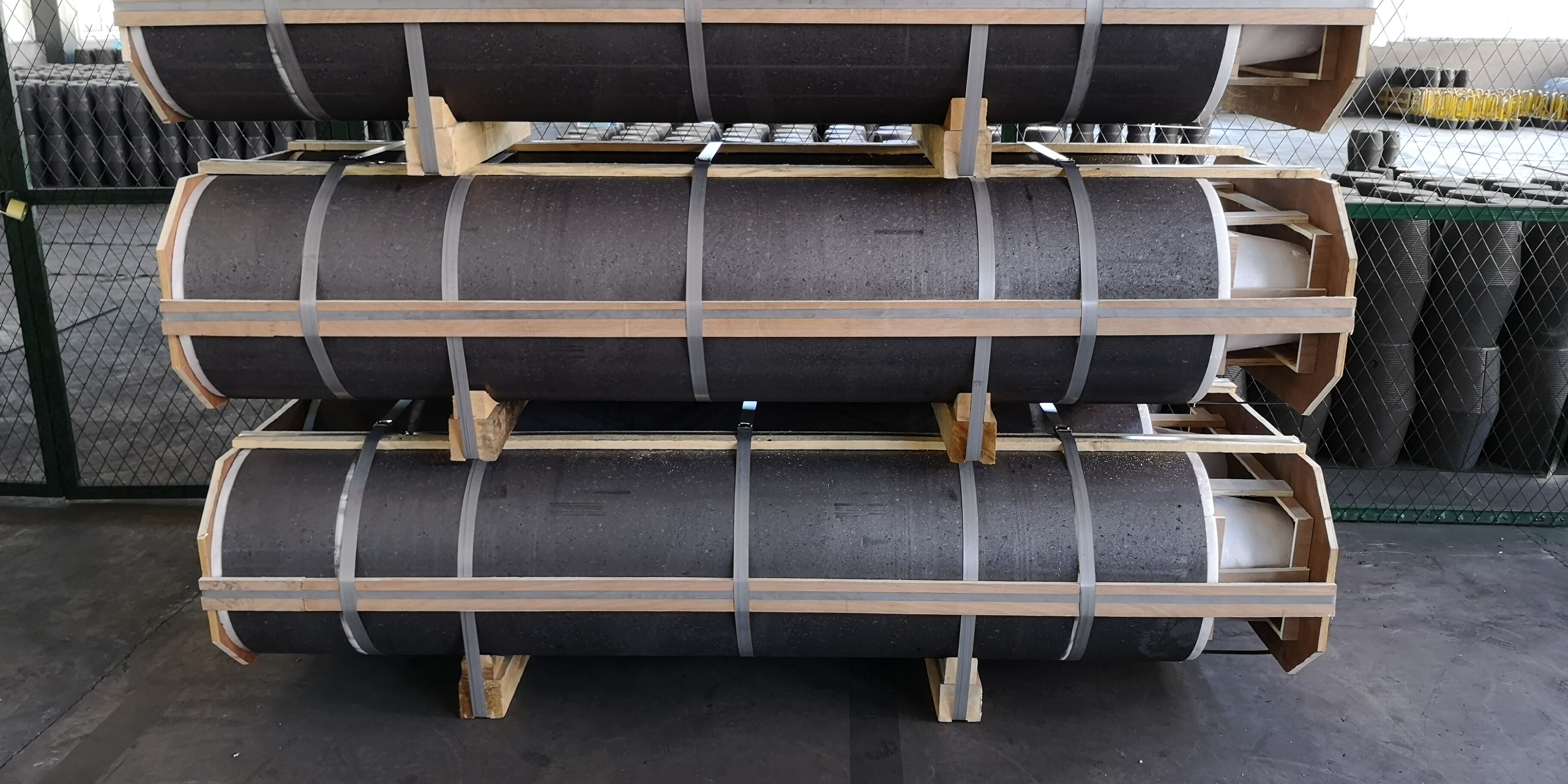 Cheap Price High Strength Graphite Electrodes With 4tpl Nipples For Eaf ...