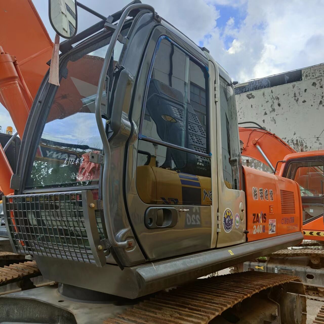 Used Excavator Kobelco Sk260 Crawler Excavator 26 Ton Capacity Strong ...