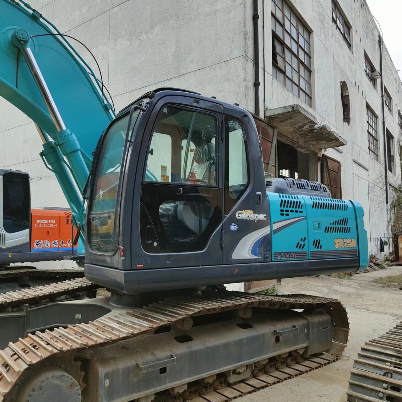 Used Excavator Kobelco Sk260 Crawler Excavator 26 Ton Capacity Strong ...