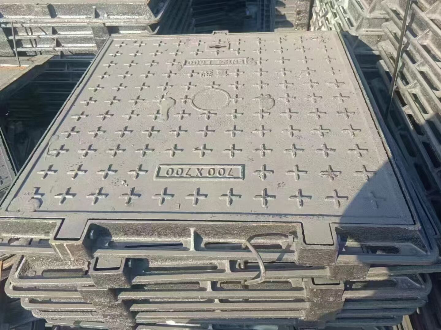 Oem 850x850 Black Ductile Iron Manhole Cover5, Black Manhole Cover ...