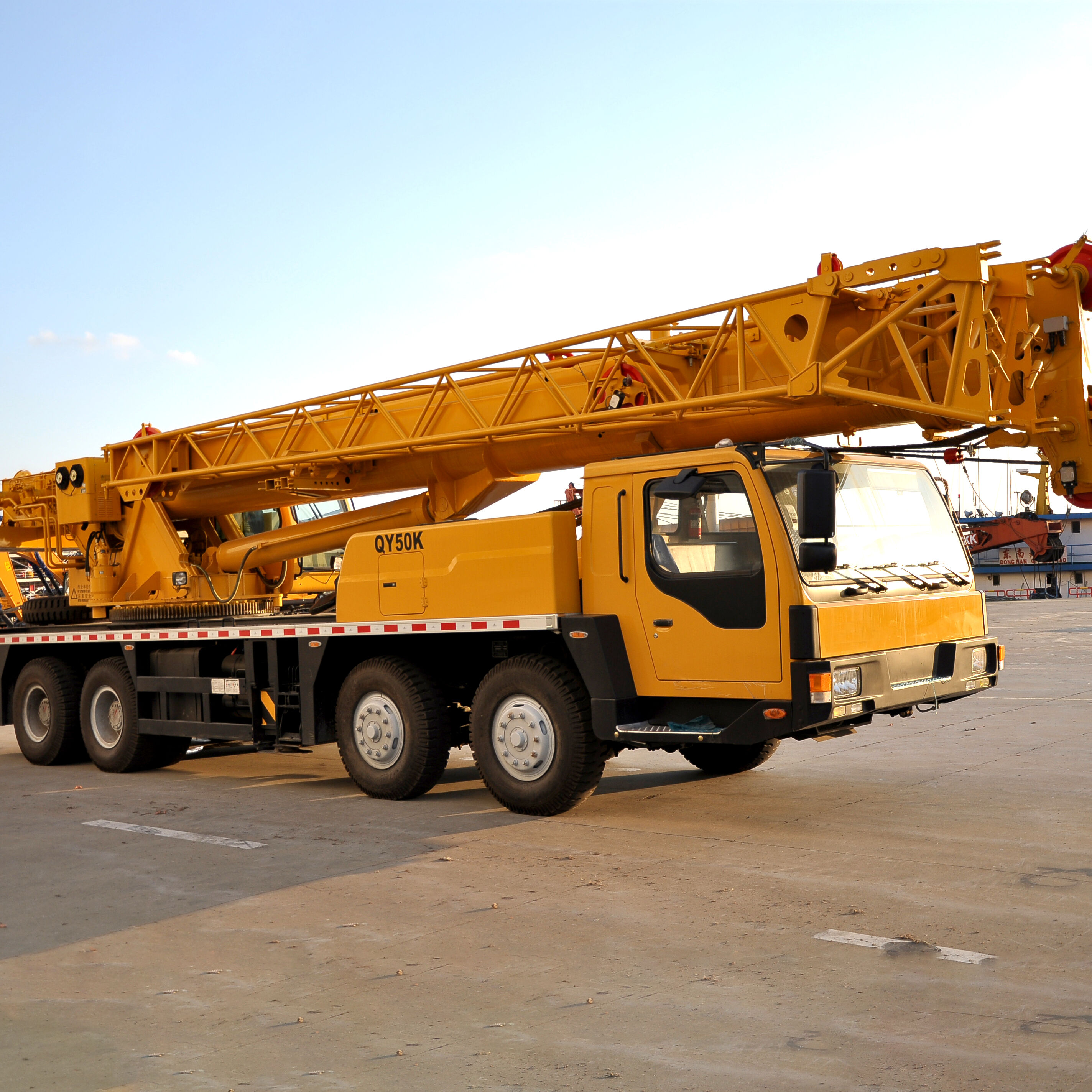 High Performance Lifting Capacity 50t Fully-extended Boom 43m Power ...