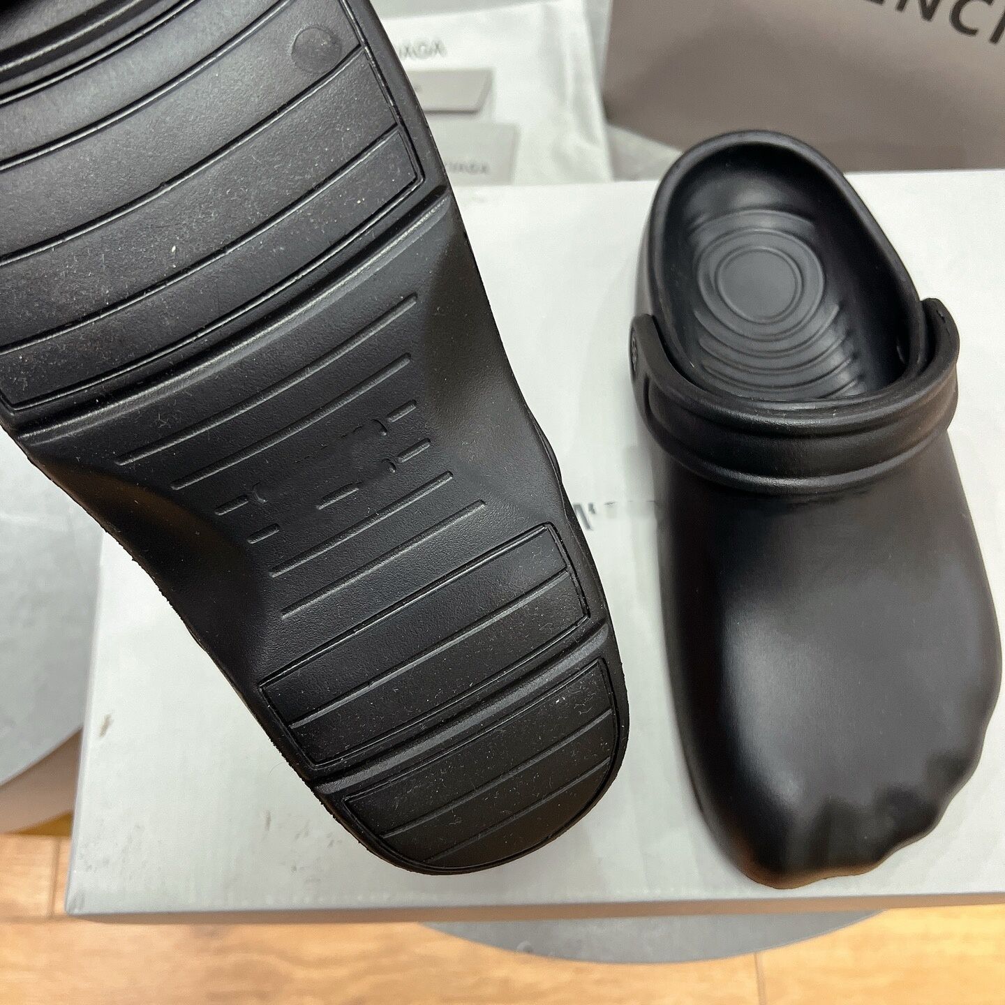 2025 Designer Classic Triangle Label Women's Shoes Pure Hand-woven ...