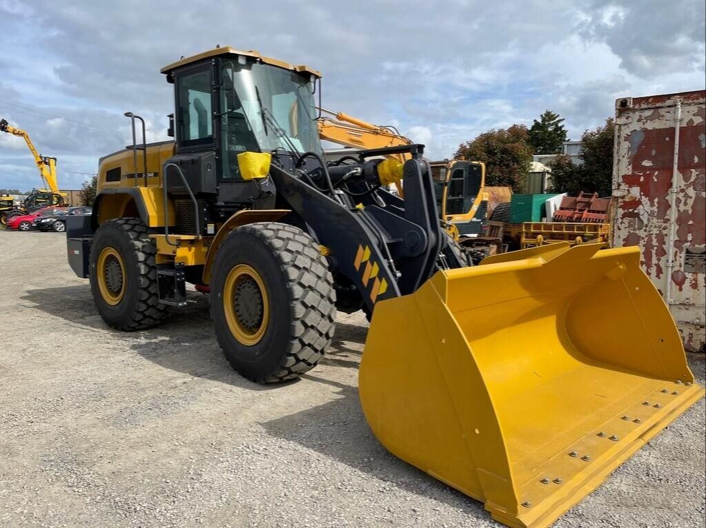Hydraulic 4.5 Tons Medium Front End Loader Xc948 With 2.4m³ Bucket ...