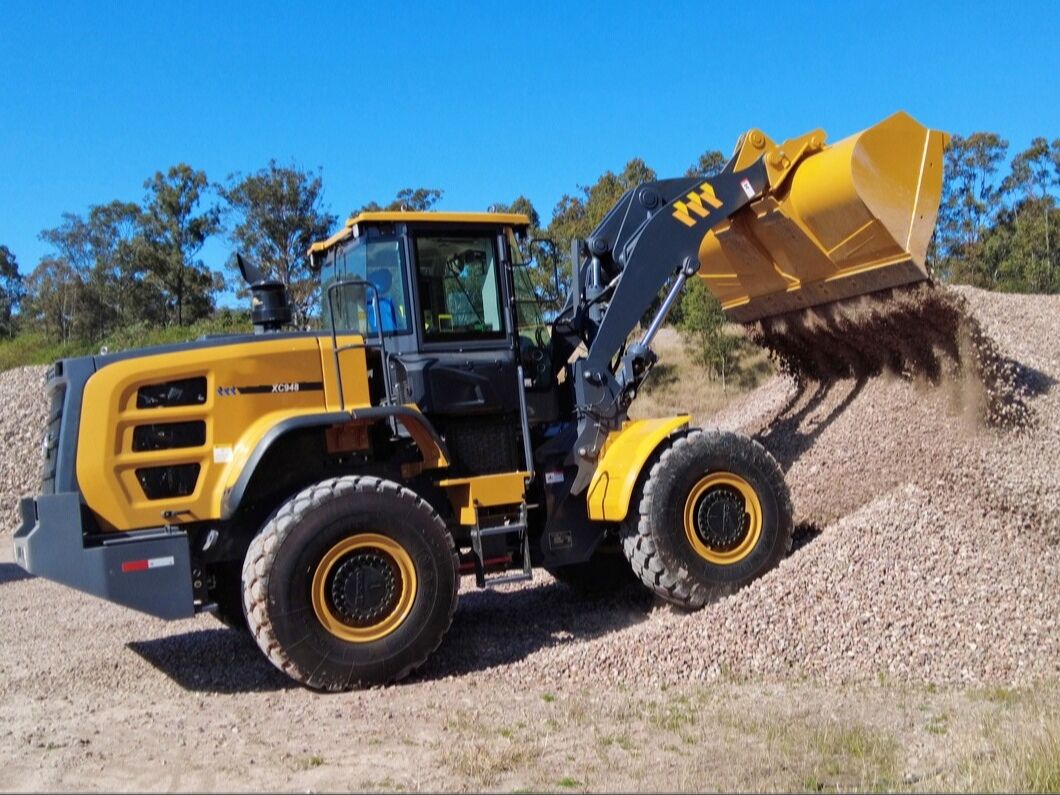 Hydraulic 4.5 Tons Medium Front End Loader Xc948 With 2.4m³ Bucket ...