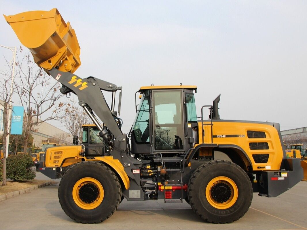 Hydraulic 4.5 Tons Medium Front End Loader Xc948 With 2.4m³ Bucket ...